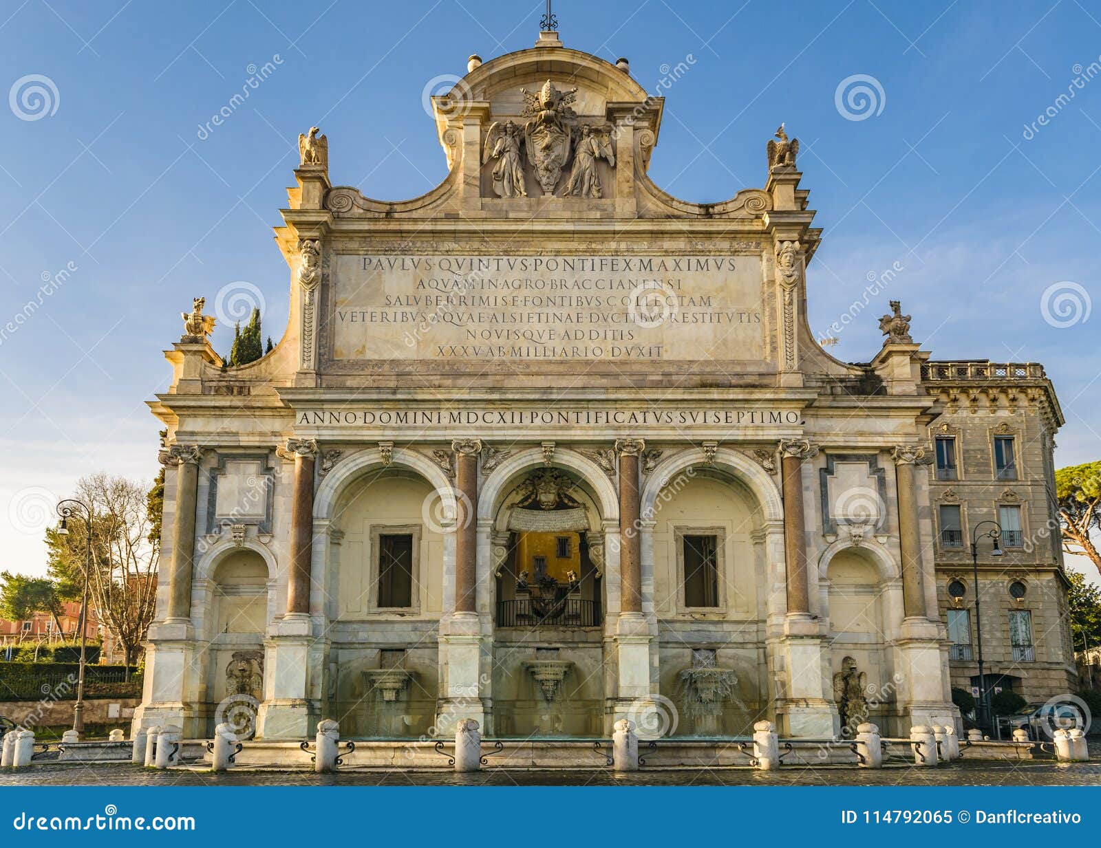 Fuente Barroca, Roma, Italia Imagen de archivo - Imagen de blanco ...