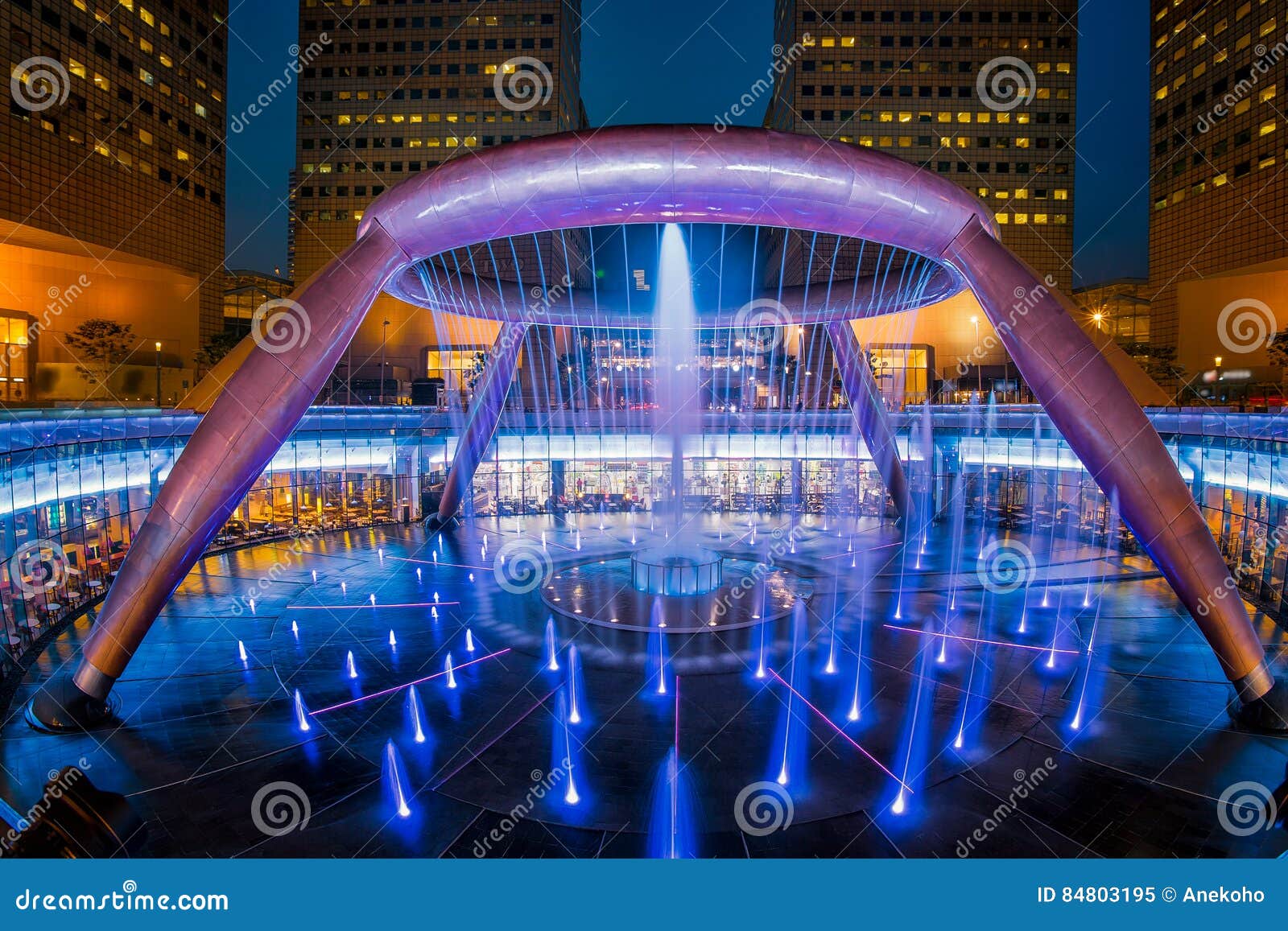 Fuente de la riqueza imagen de archivo. Imagen de cityscape - 84803195