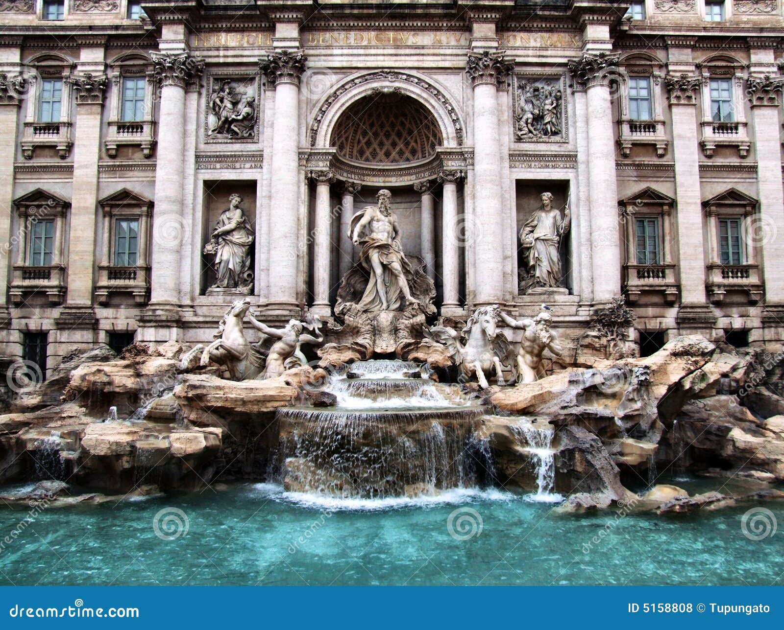 Fuente del Trevi foto de archivo. Imagen de italiano, italia - 5158808