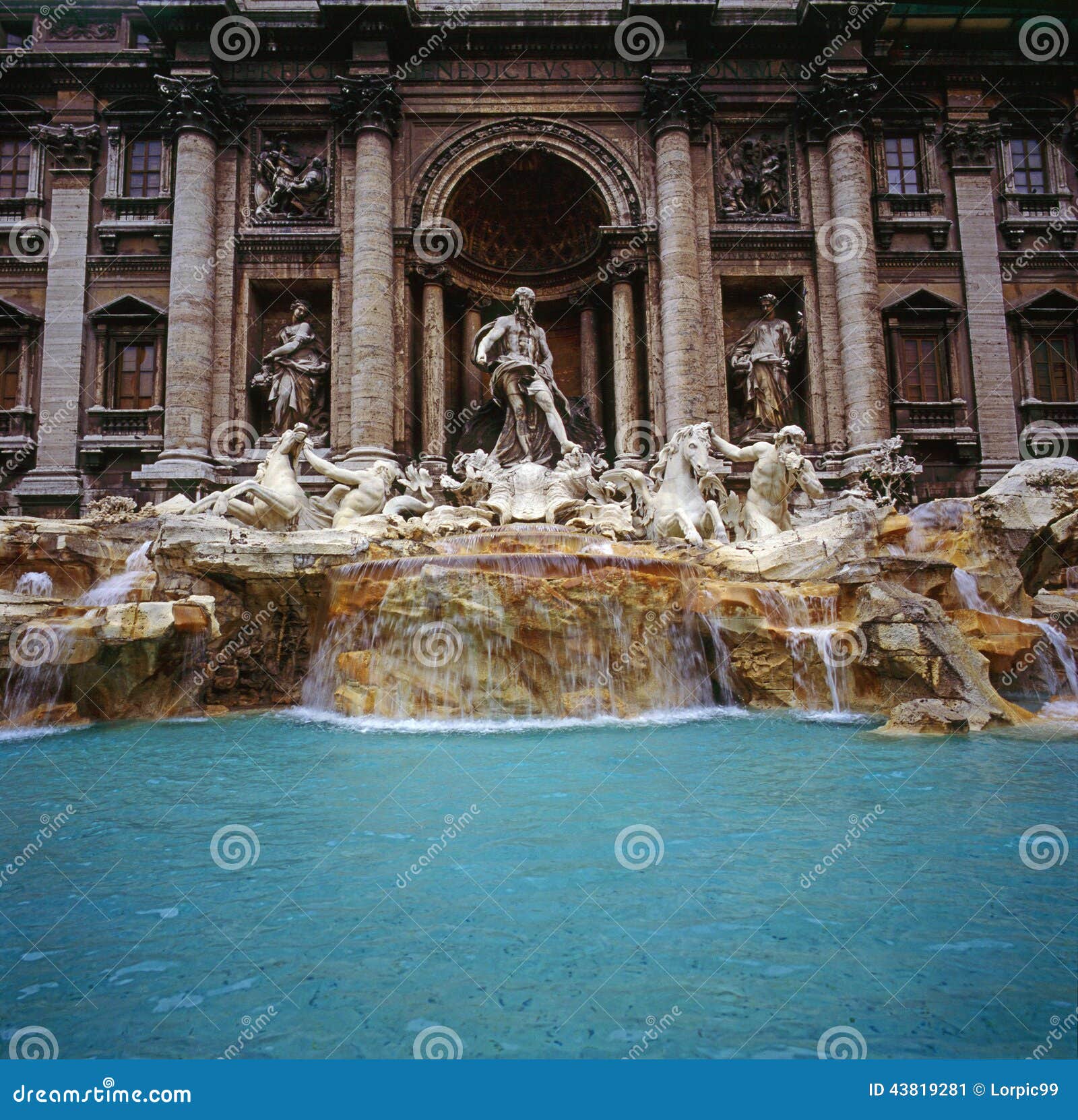 Fuente del Trevi, Roma imagen de archivo. Imagen de cascadas - 43819281