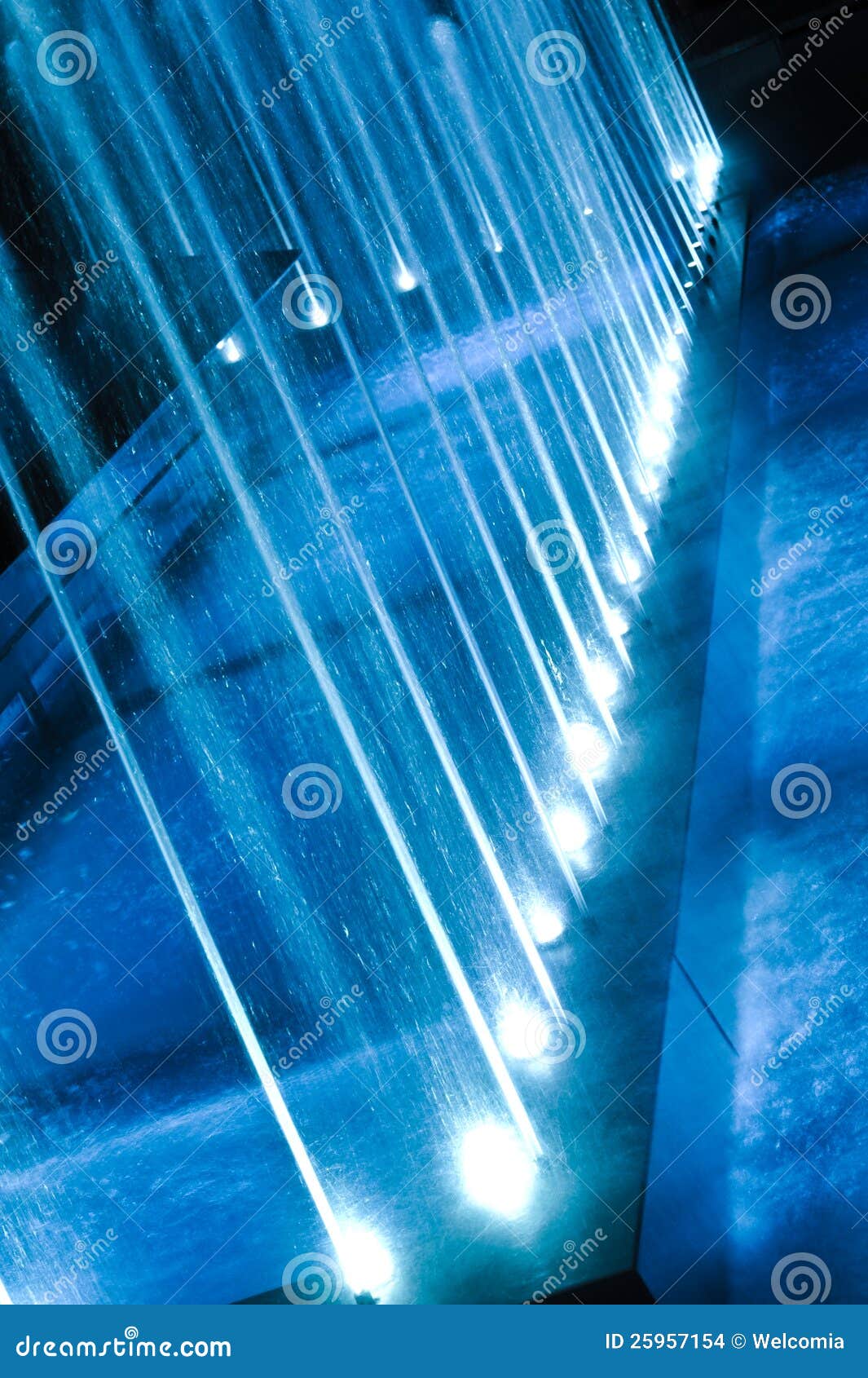 Fuente moderna foto de archivo. Imagen de agua, restaure - 25957154