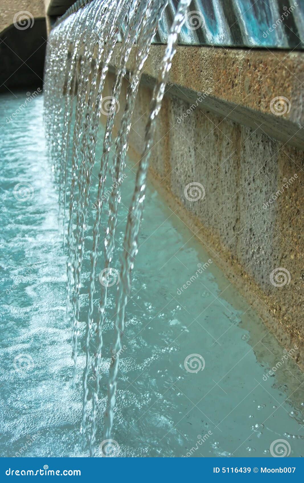 Fuente moderna imagen de archivo. Imagen de atractivo - 5116439