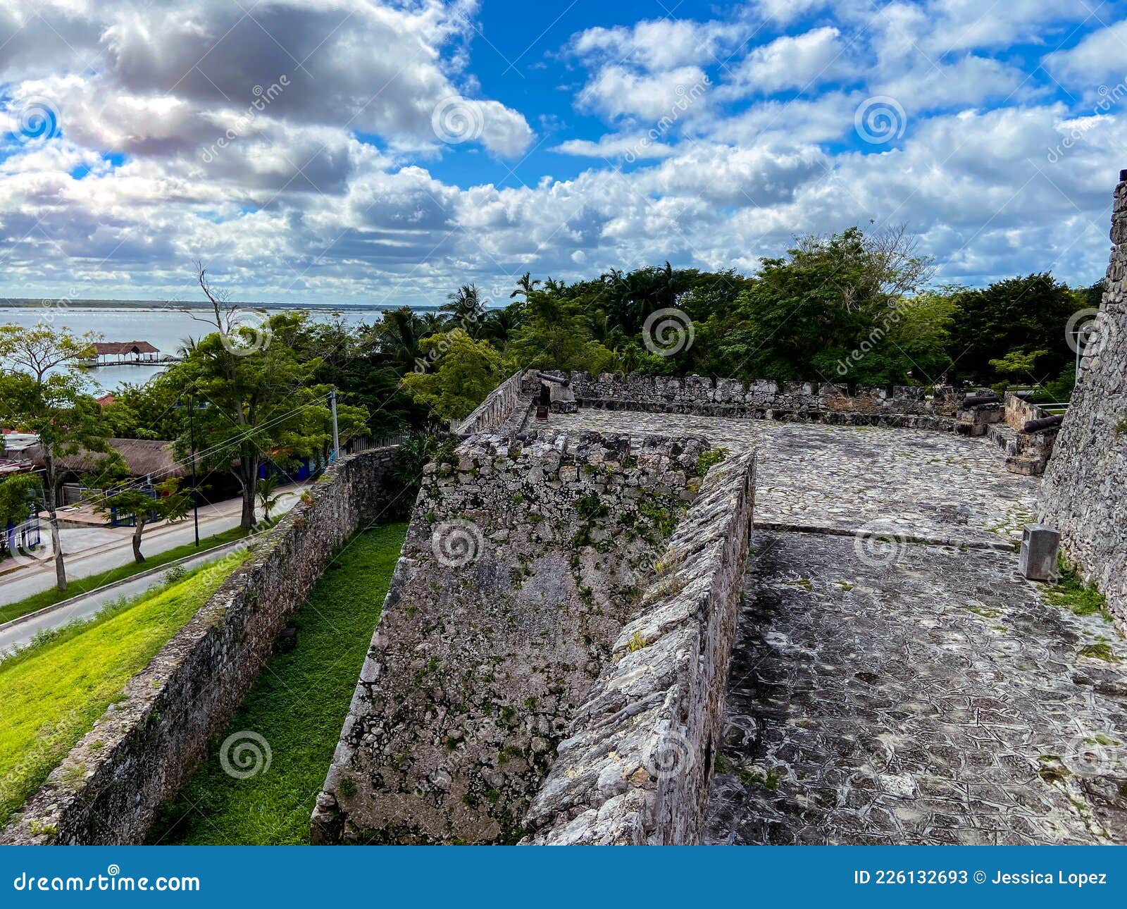 Fuerte De San Felipe En Bacalar Imagen de archivo - Imagen de lata ... Fuerte De San Felipe En Bacalar Imagen de archivo - Imagen de lata ...