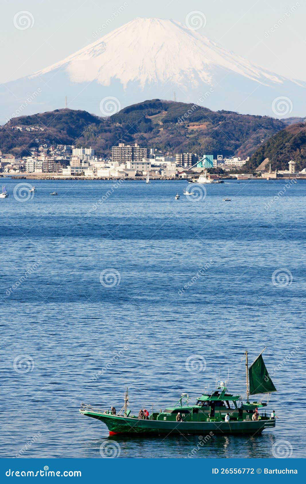 Fuji Mit Japan Fishinh Boot Auf Dem Firstplan. Stockfoto - Bild von ...