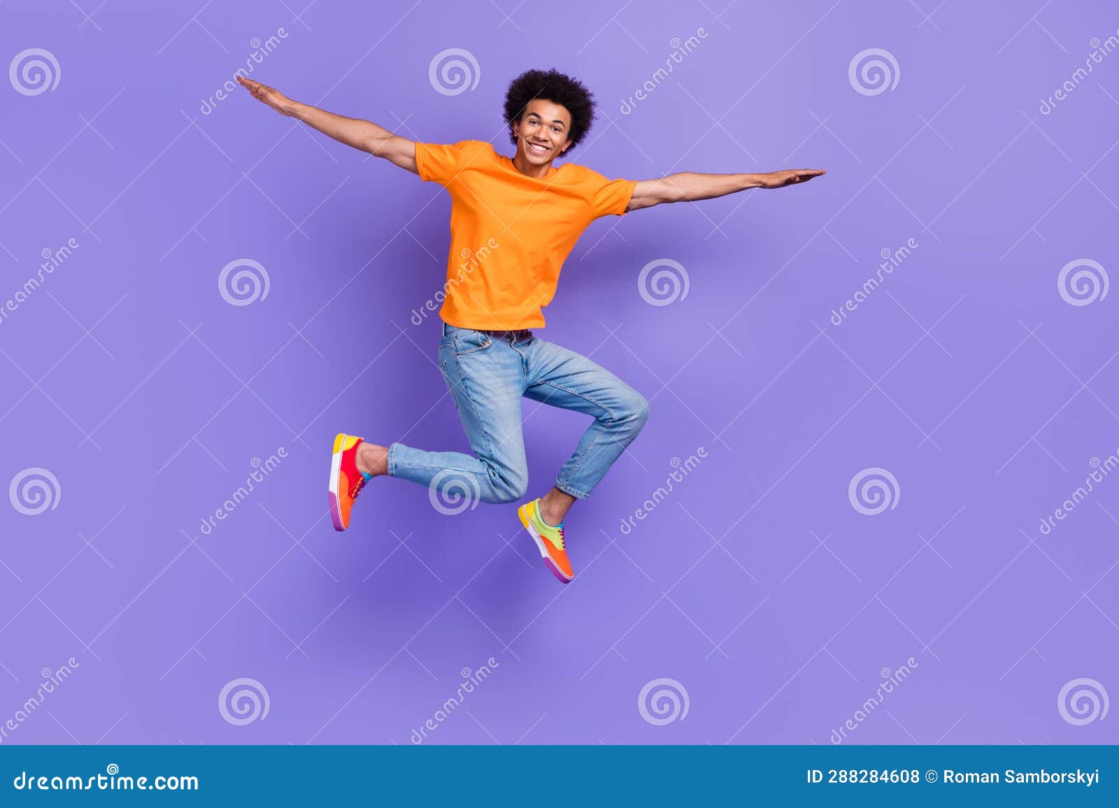 Full Cadre Body Of Carefree Man Chevelure Fly Jumping Air Wings Like