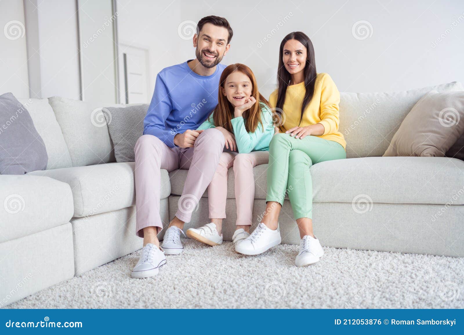 Full Foto Av Ung Glad Familj Mamma Pappa Dotter Glad Positiv Toothy