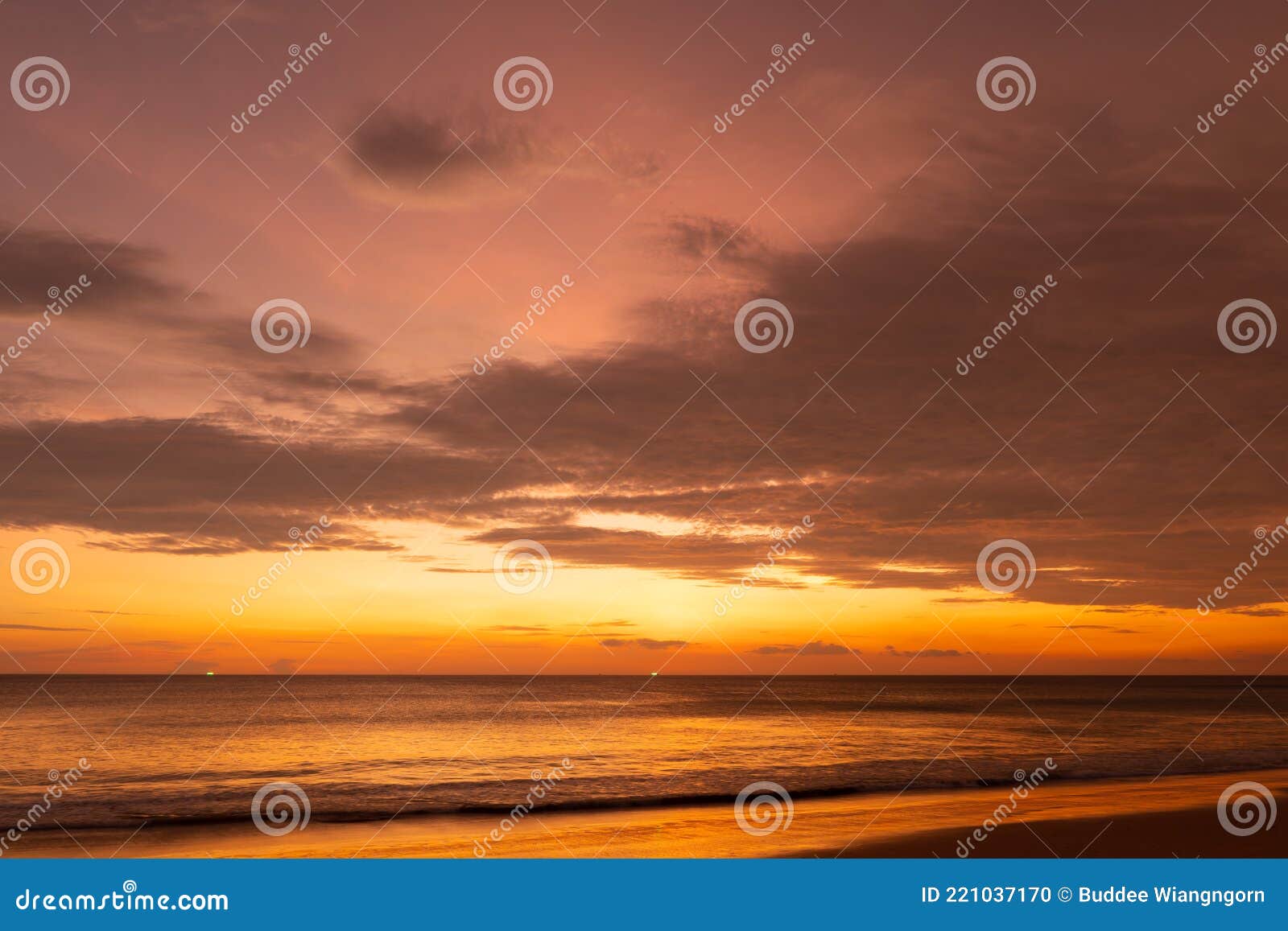 Full Frame of Sky in Sunset Time Stock Photo - Image of dramatic ...