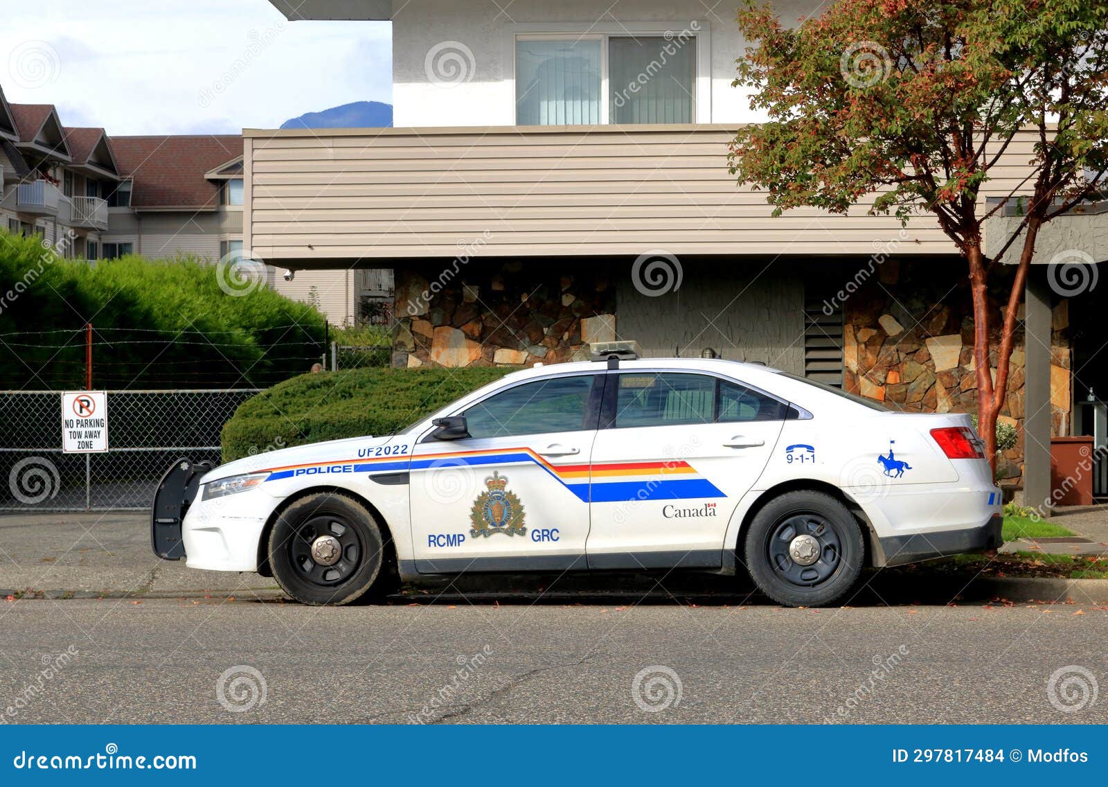 Rcmp Vehicle And Street Scene Editorial Stock Image Image Of Policing Side 297817484 8637