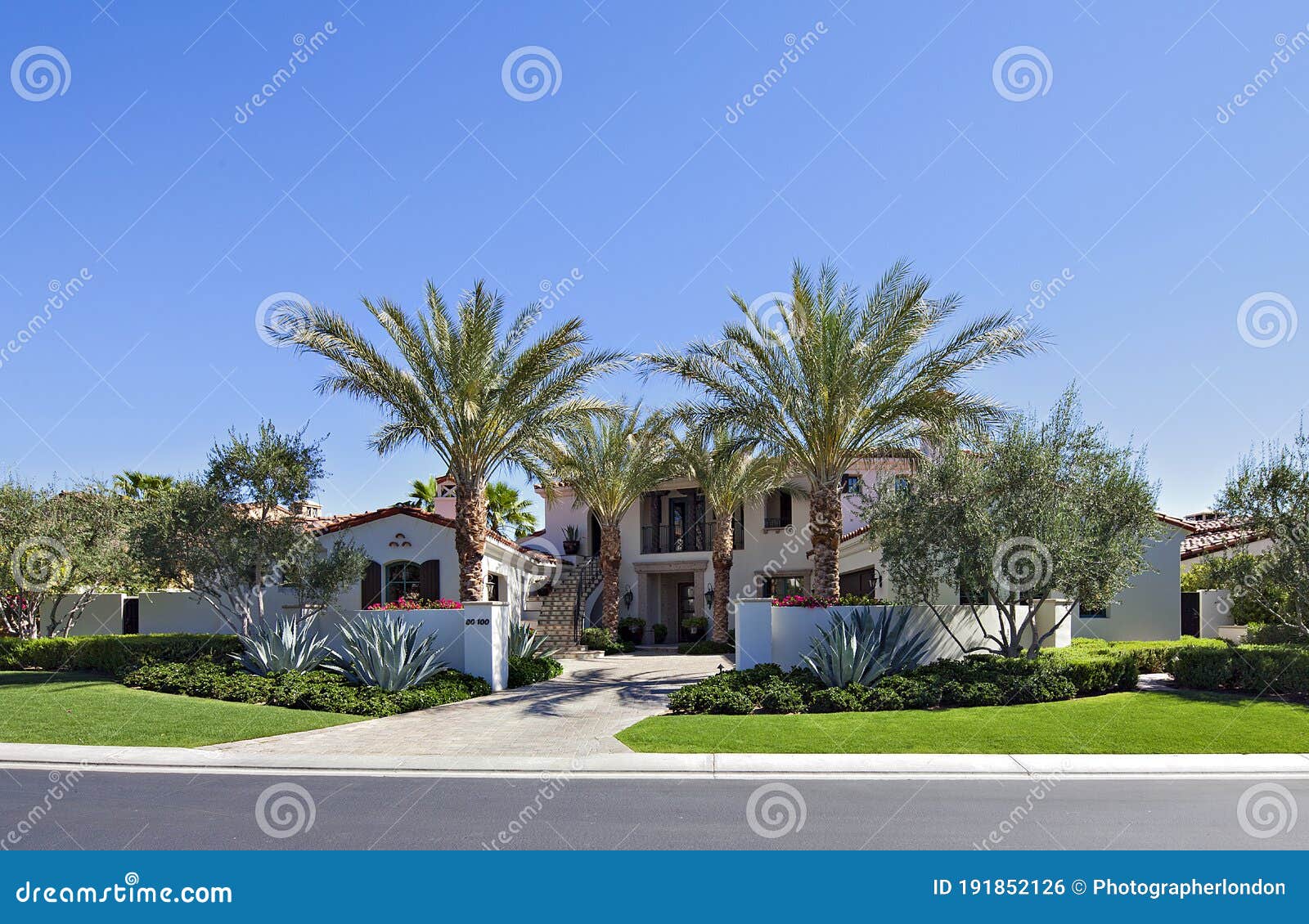 Front View of Luxurious Villa Stock Photo - Image of home, patio: 191852126