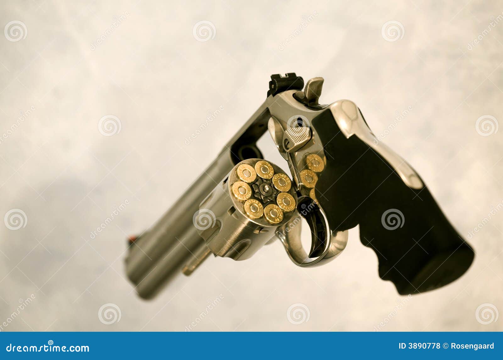 Full Loaded Magnum Revolver Stock Photo - Image of brass, steel: 3890778