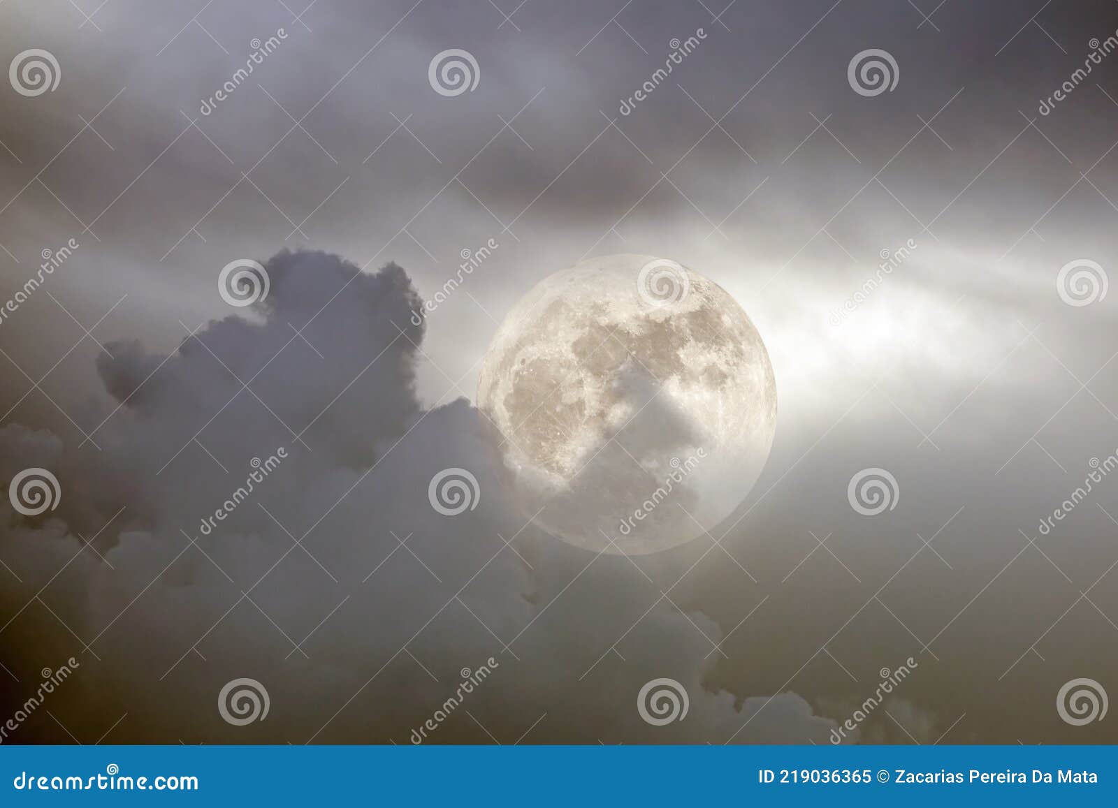 Full Moon in a Cloudy Night Stock Image - Image of nightly, celestial ...