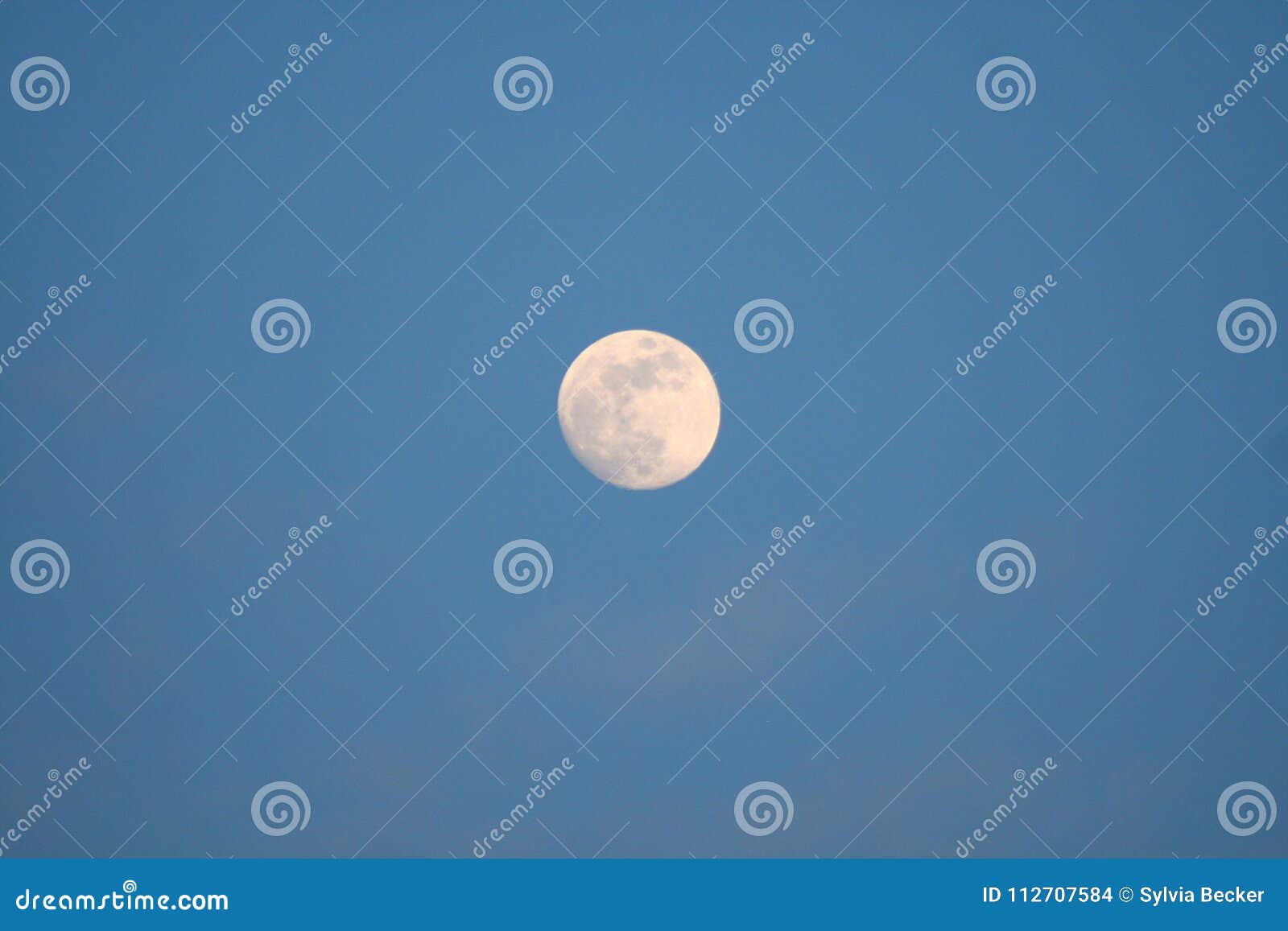 The Moon at the Golden Hour Stock Photo - Image of blue, winter: 112707584