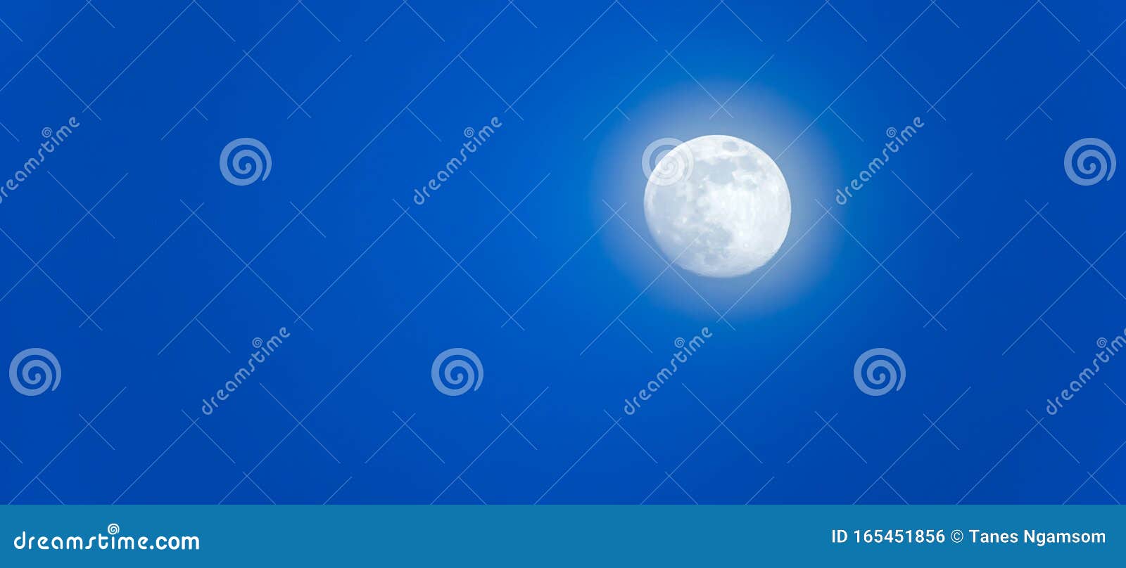 Full Moon in the Morning Mist Stock Photo - Image of journey, mist ...