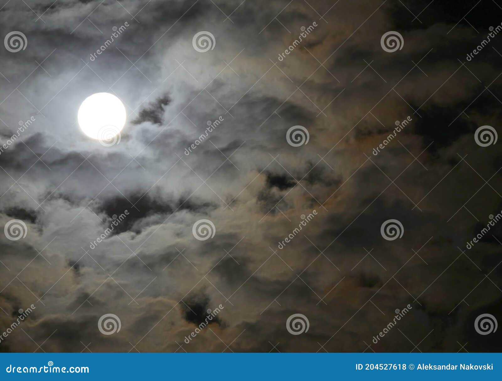 Full Moon at Night Clouds Sky Stock Photo - Image of evening, moonlight ...