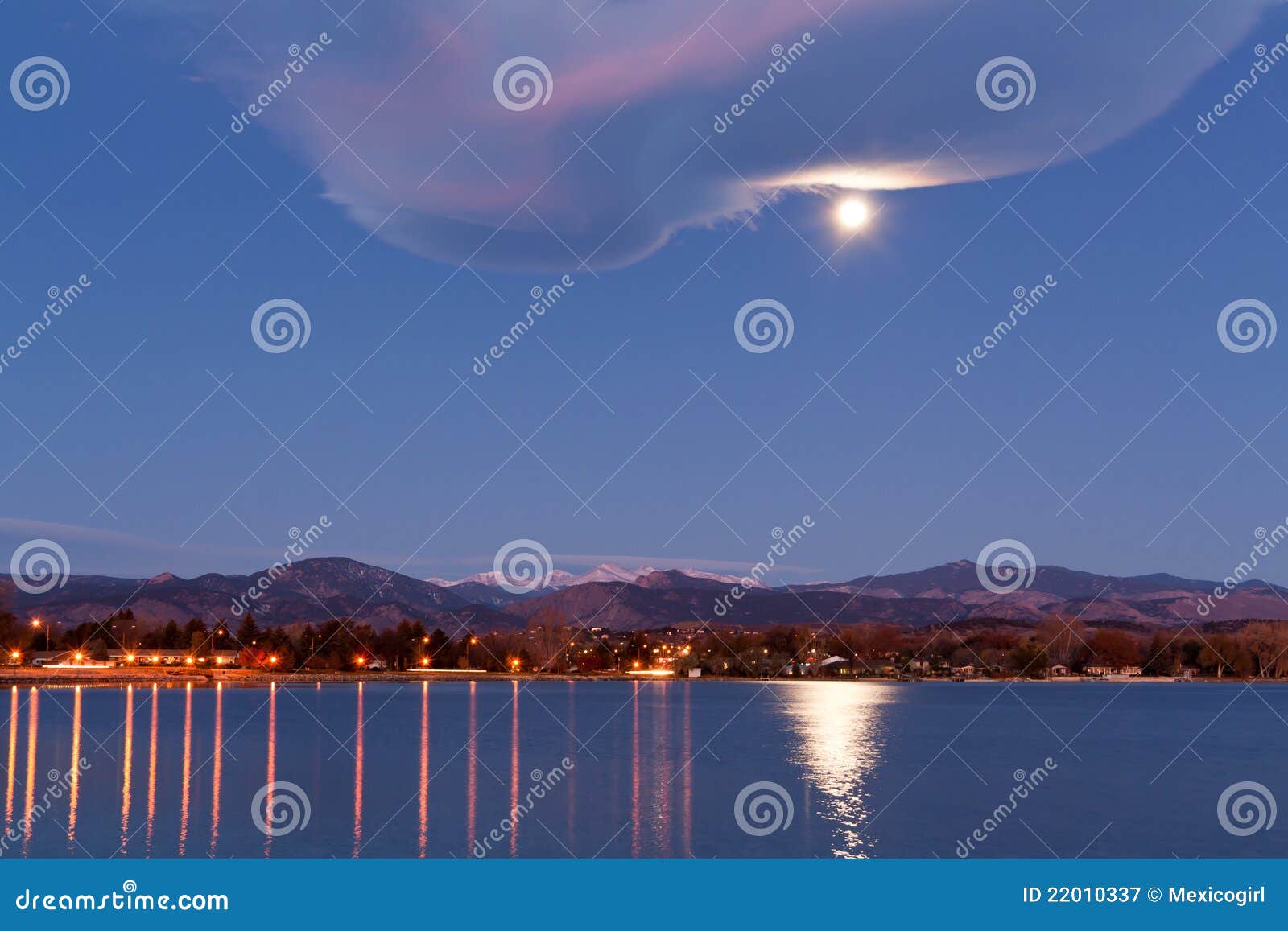 Full Moon over Lake stock image. Image of autumn, blue - 22010337