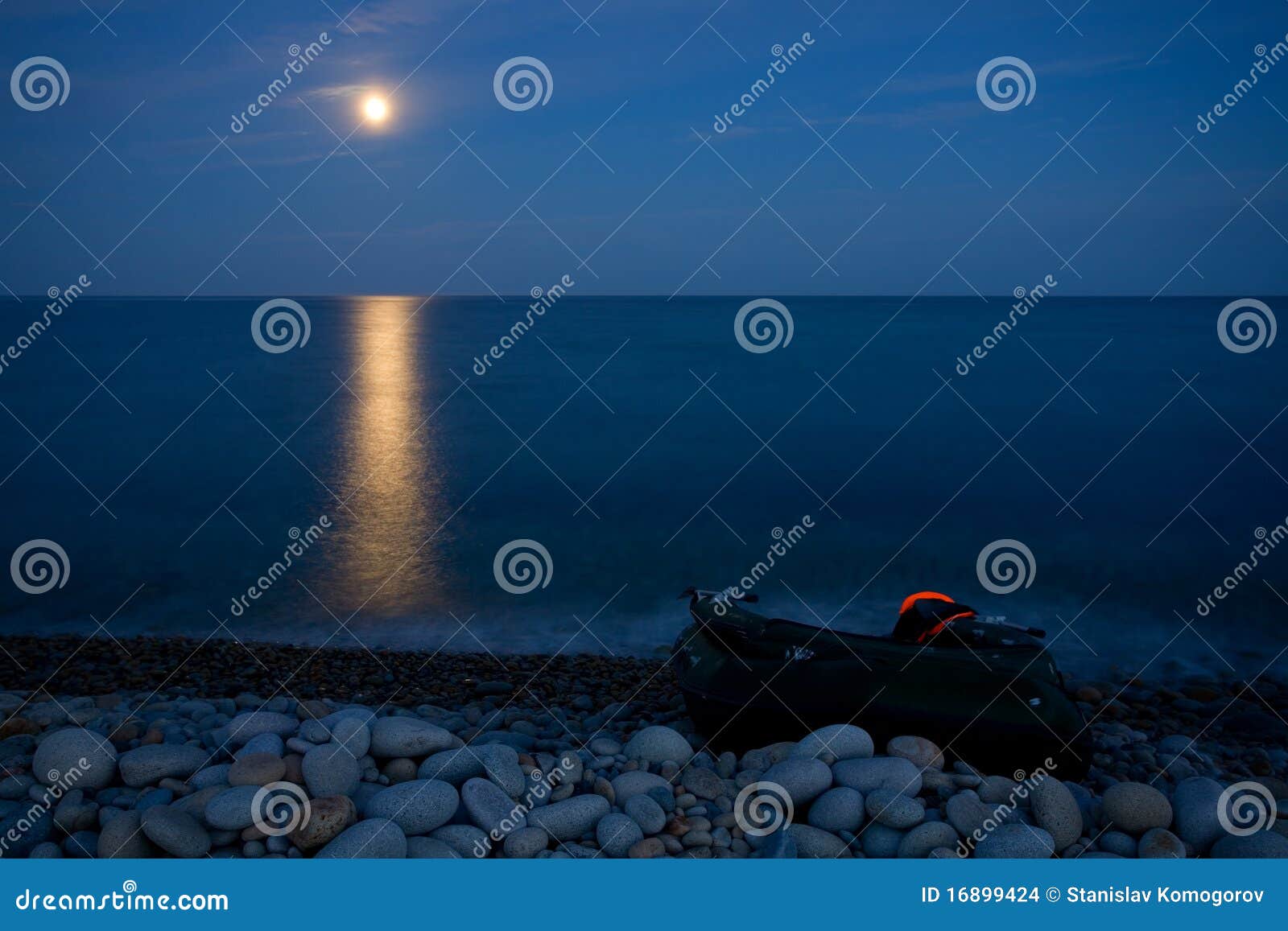 Full Moon with Reflection on Sea Stock Photo - Image of black, reflect ...
