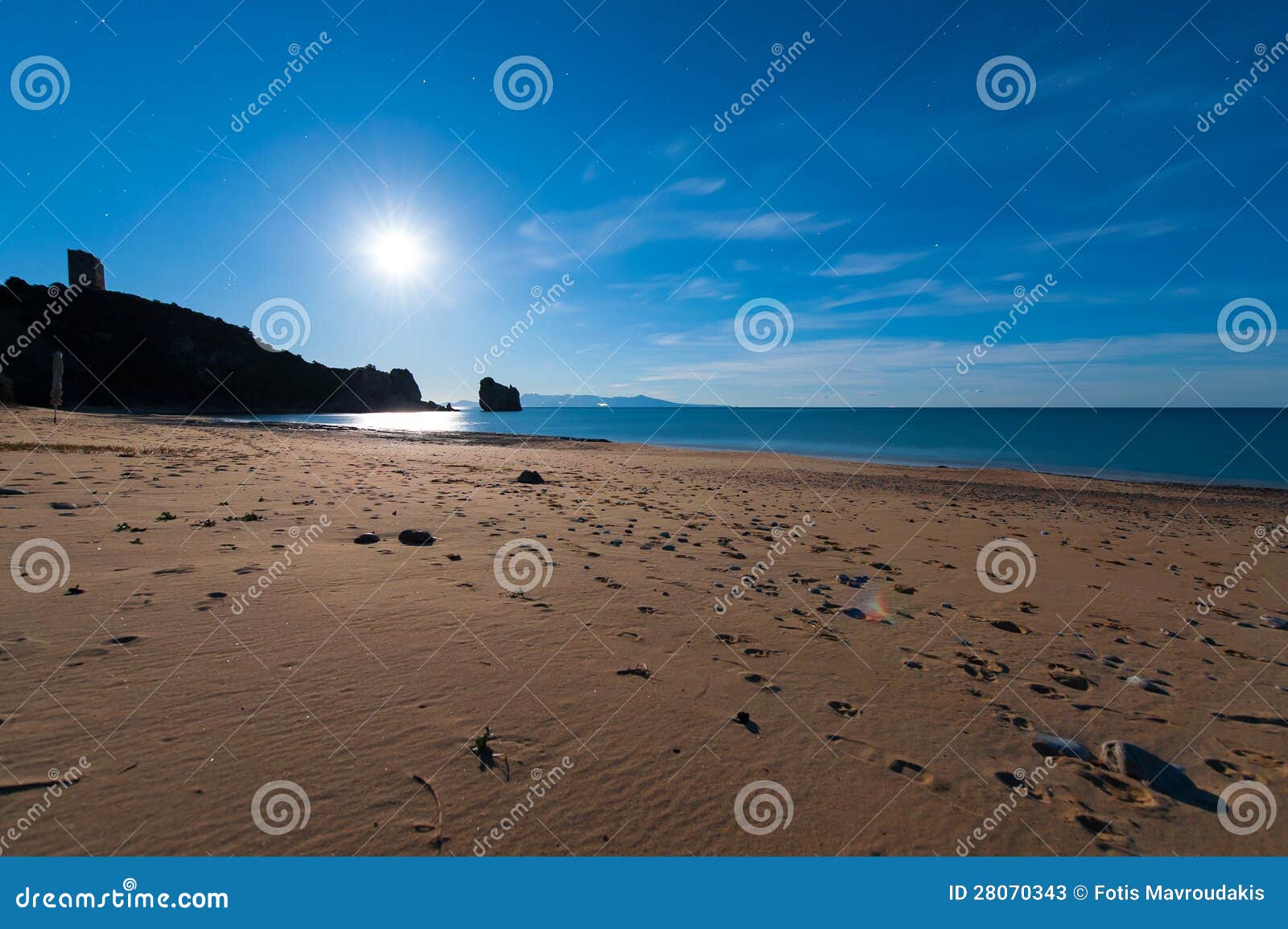 Full Moon Rise Over the Beach Stock Image - Image of rocks, horizontal ...