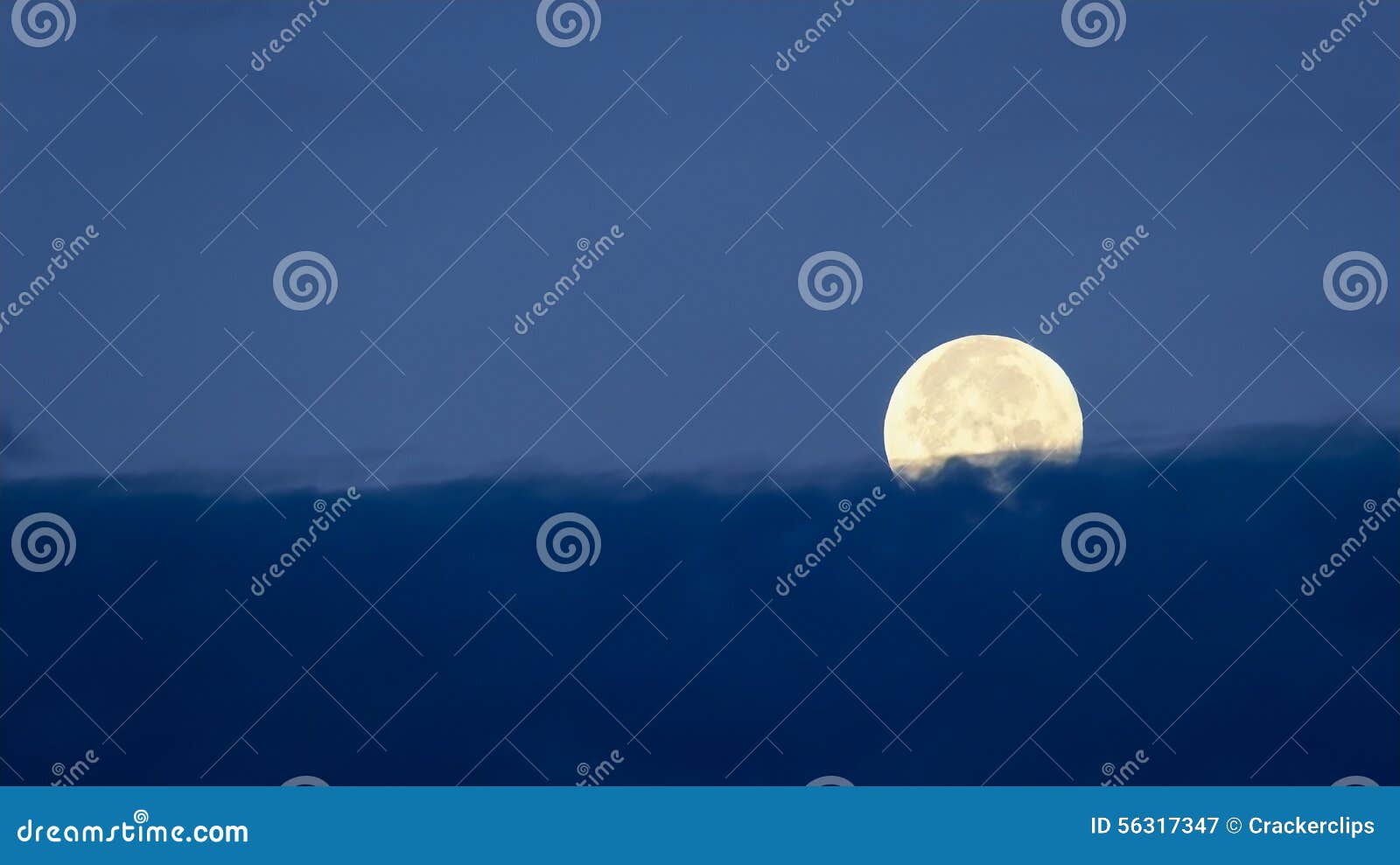 Full Moon Setting Behind Clouds Stock Image - Image of moonrise, rise ...