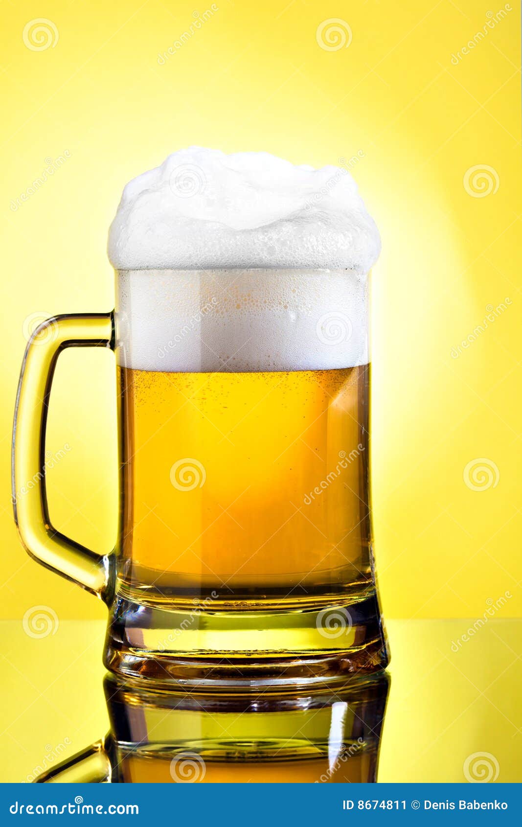 Full mug of lager beer stock image. Image of bubbles, alcohol - 8674811