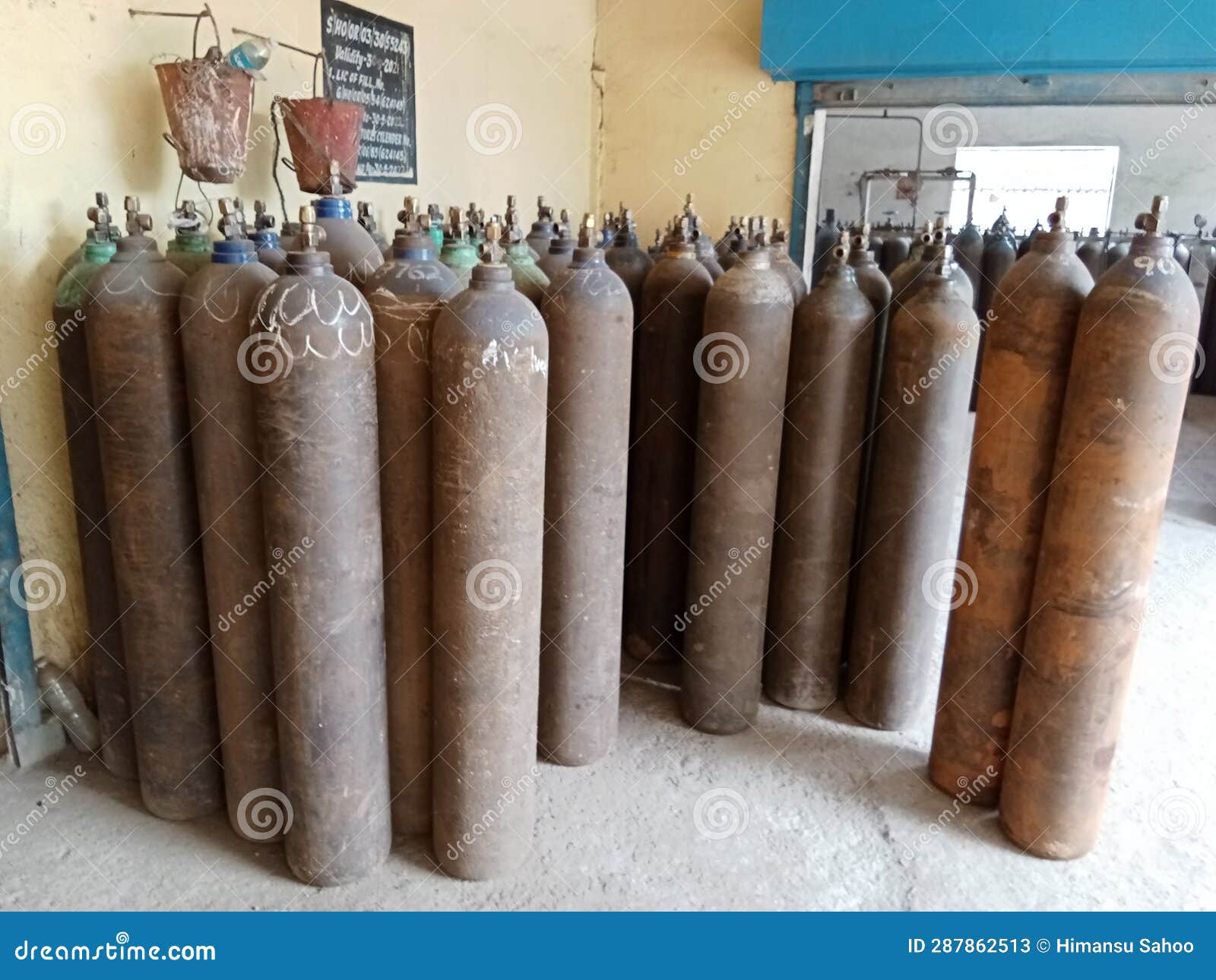 Full Oxygen Gas Cylinder stock image. Image of oxygen - 287862513