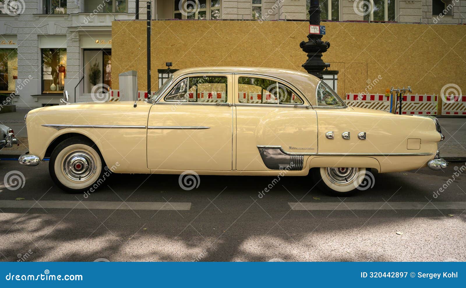 The Full-size Luxury Car Packard Cavalier, 1953. Classic Days Berlin ...