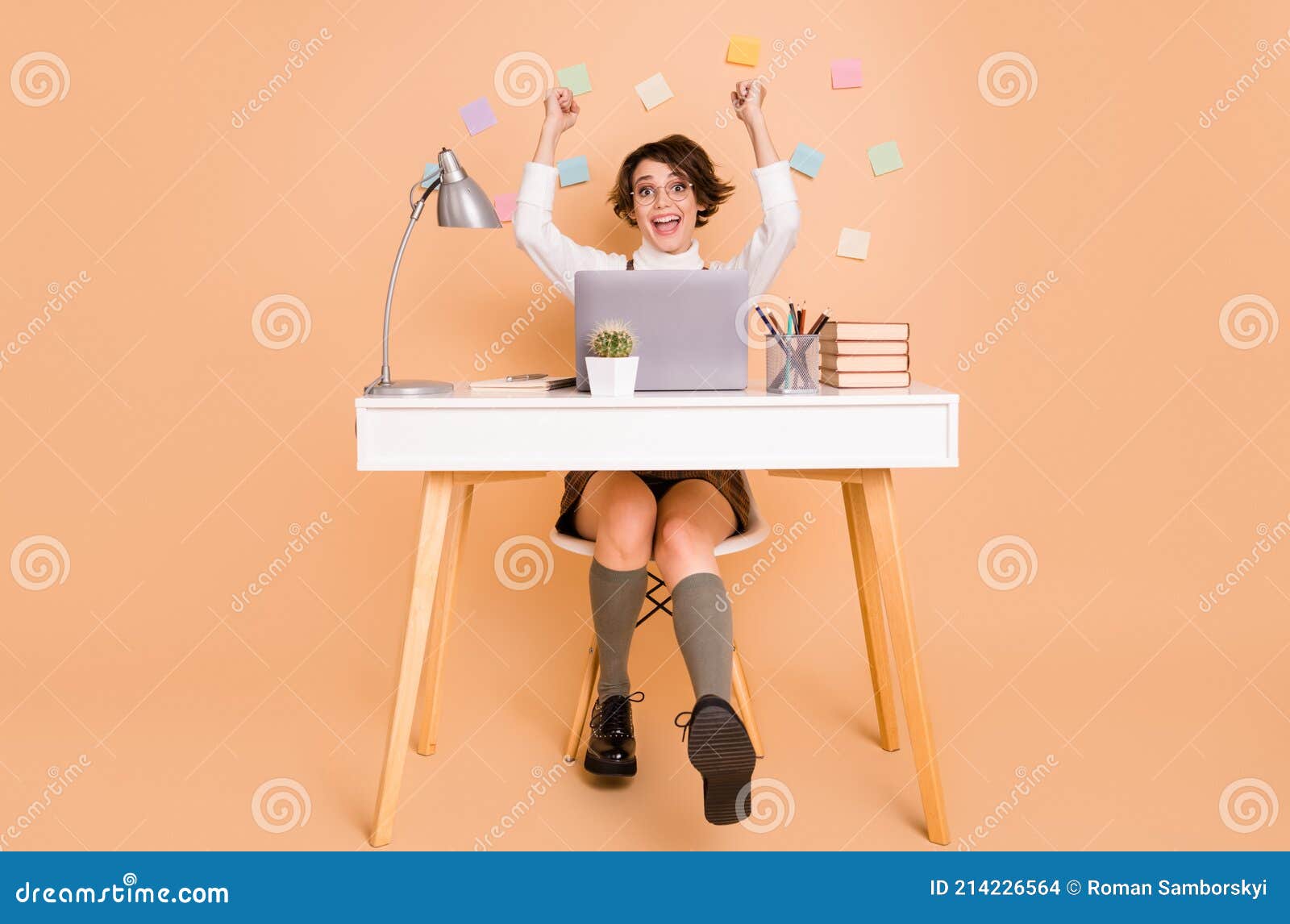 Full Size Photo Of Hooray Nice Short Hairdo Girl Sit Hands Fists Wear