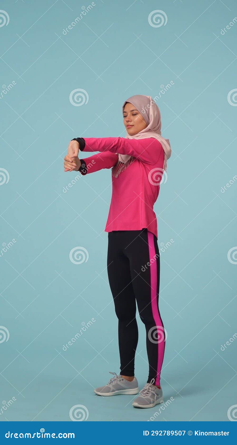 Full-sized Isolated Photo Capturing an Attractive Young Woman Wearing a ... Full-sized Isolated Photo Capturing an Attractive Young Woman Wearing a ...