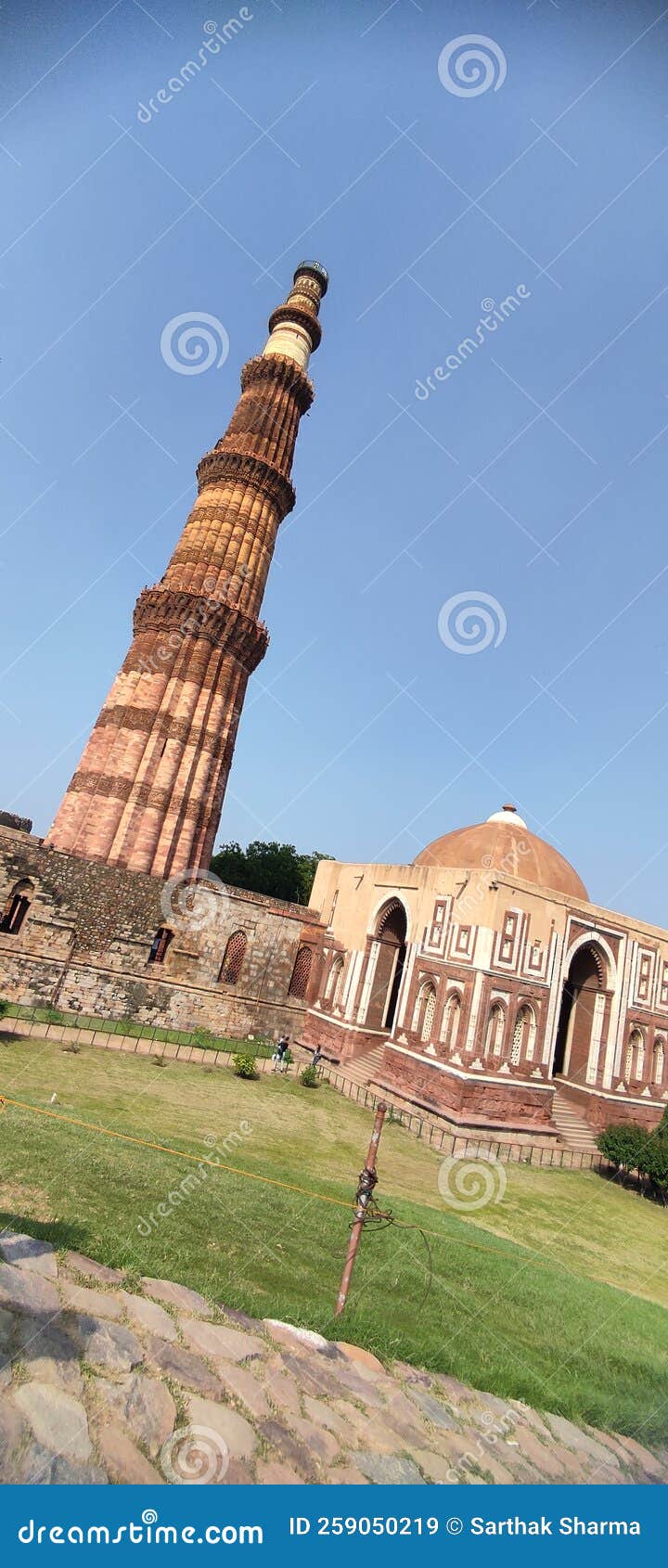 A View Of Qutub Minar Through Old Building Pillars Giving A Glimpse Of ...