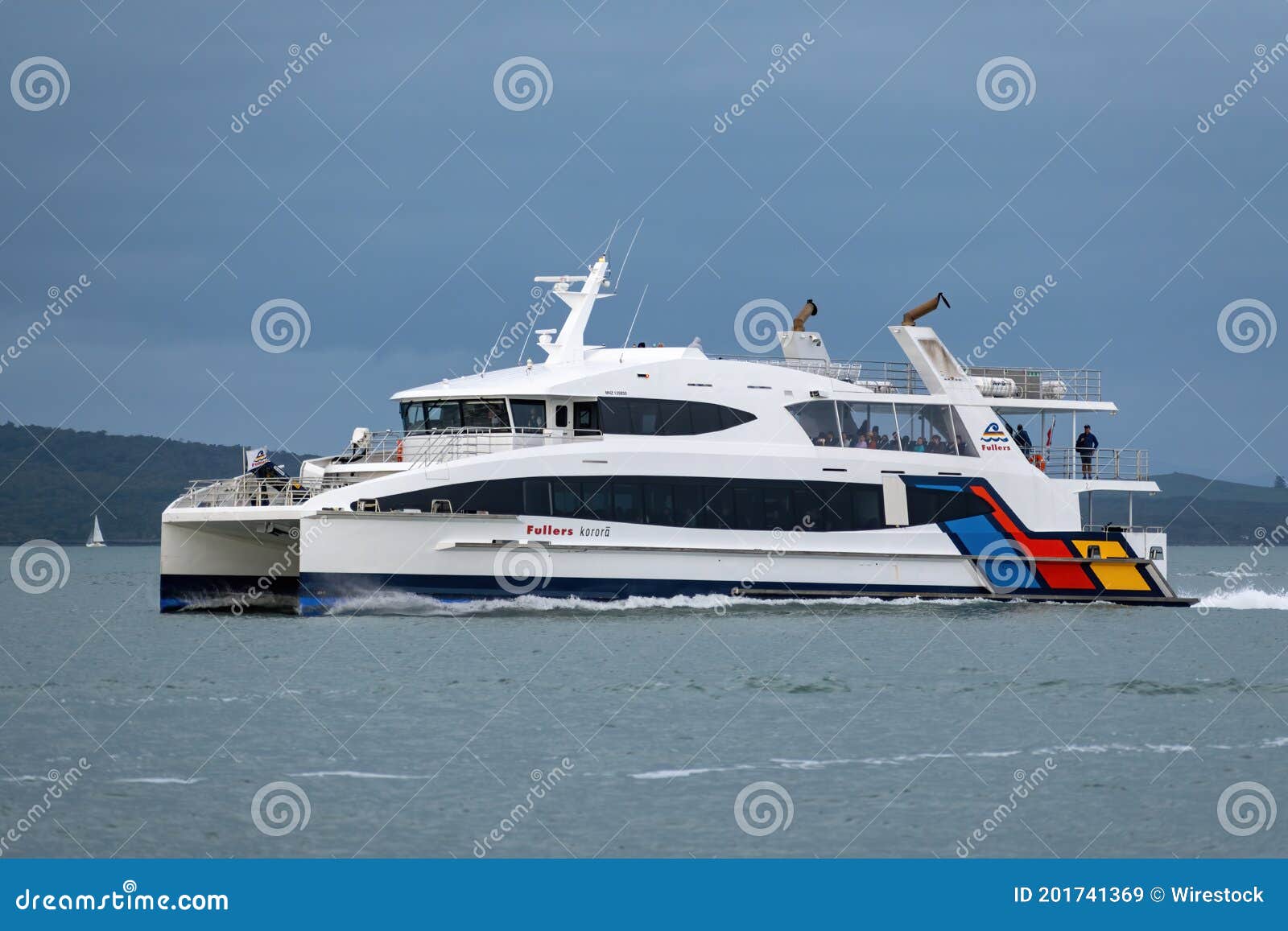 Fullers Ferry Catamaran Sailing in Waitemata Harbour Editorial Stock ...