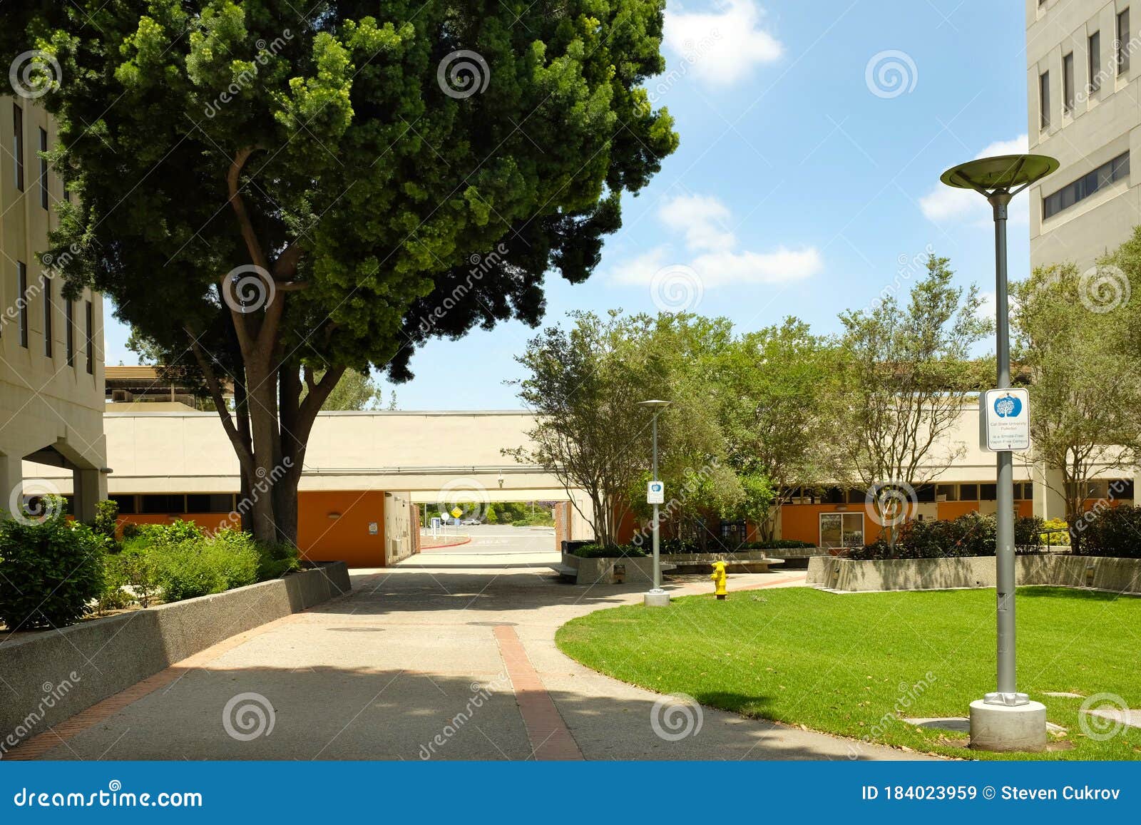 FULLERTON CALIFORNIA - 23 MAY 2020: Inner Courtyard at the College of ...