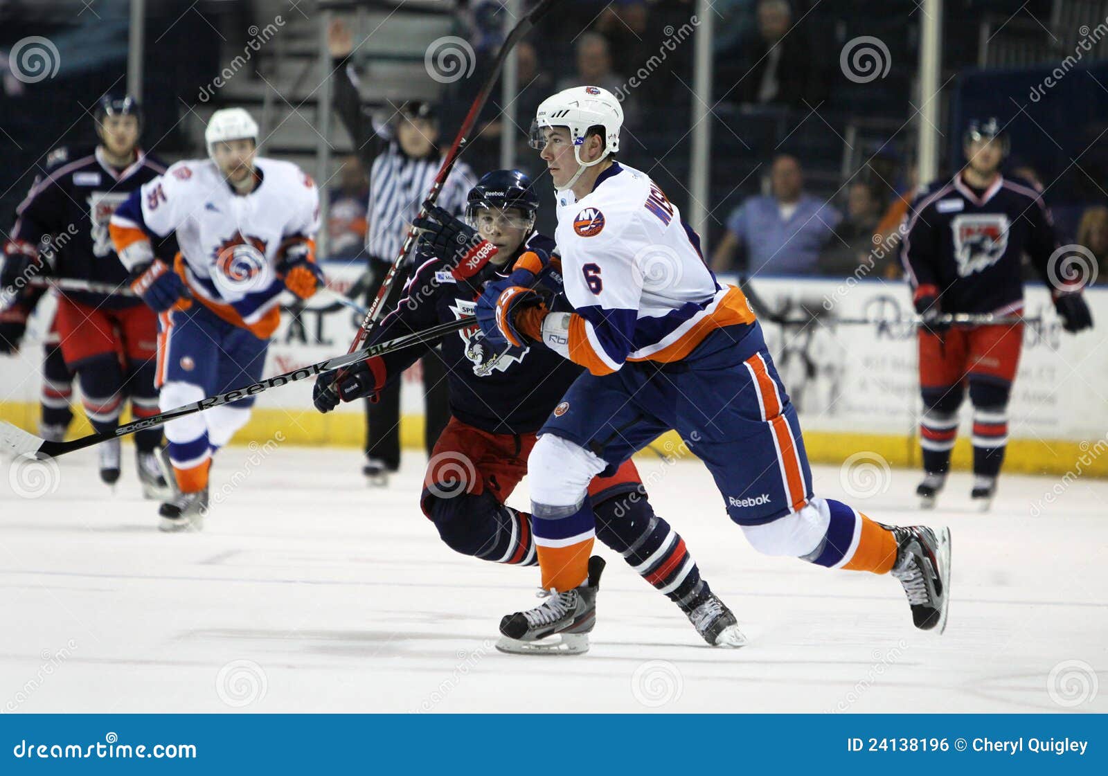 Fulminer En Bas De La Glace Photo éditorial - Image of connecticut ...