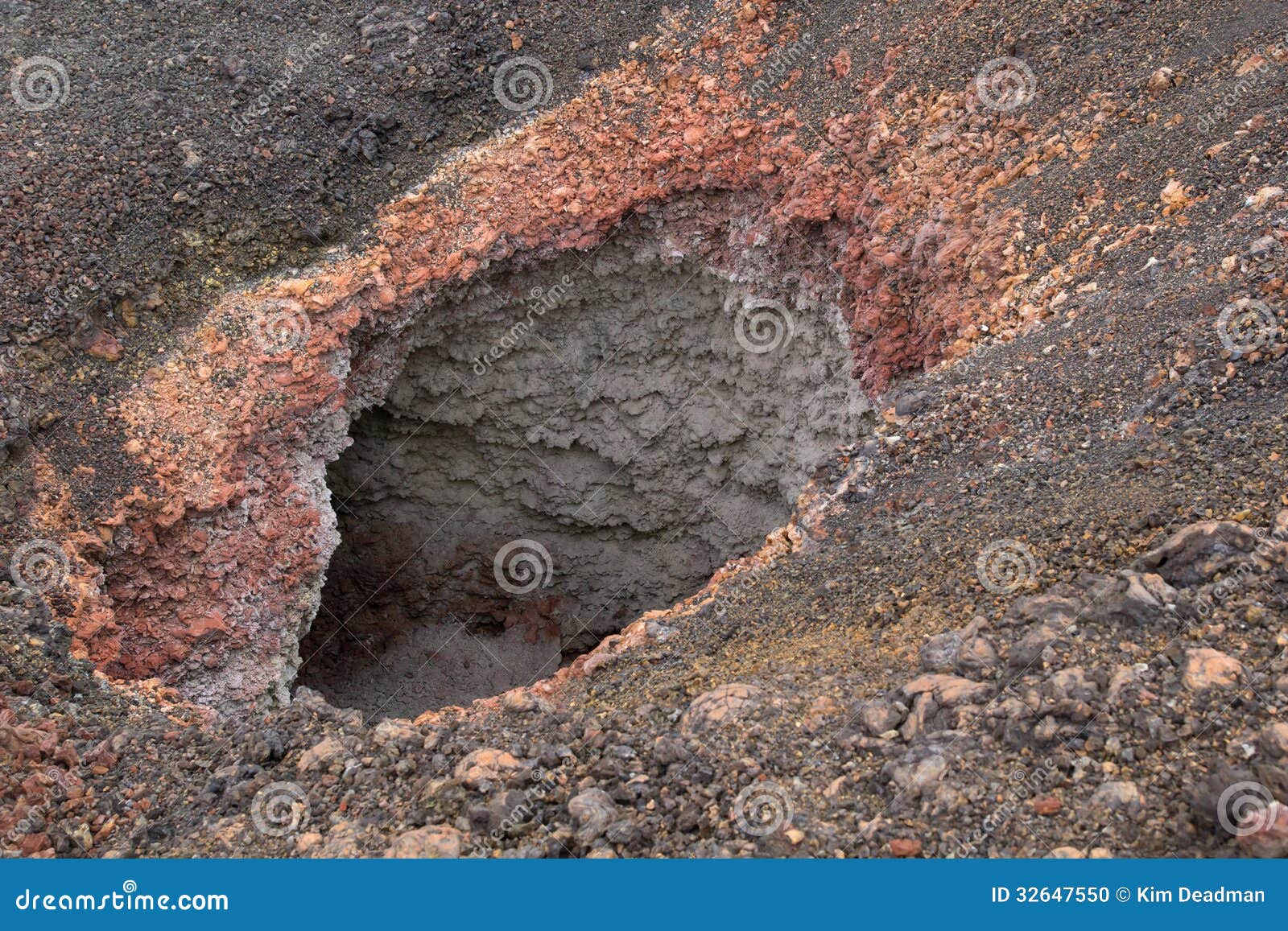 Fumarola foto de archivo. Imagen de hueco, humo, roca - 32647550