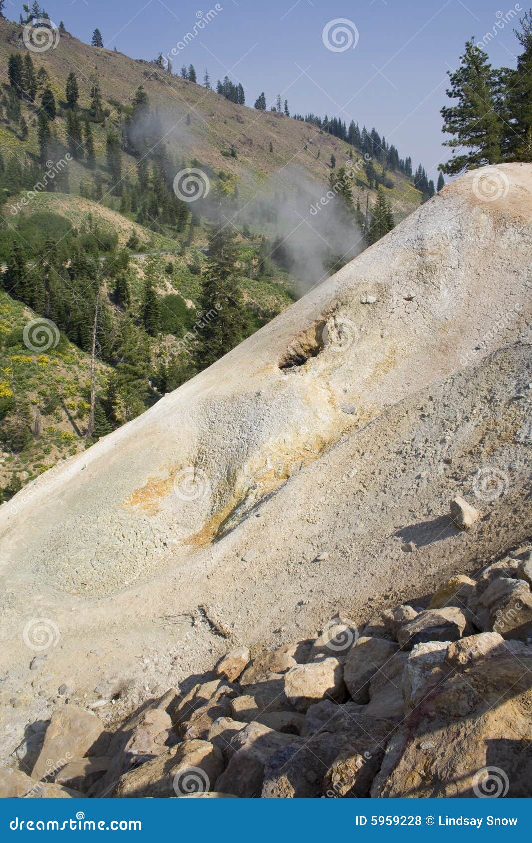 Fumarola foto de archivo. Imagen de piedra, humo, dejar - 5959228