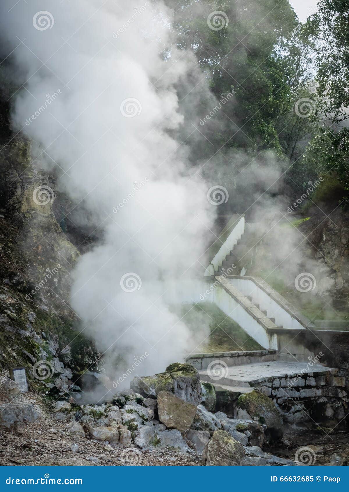 Fumarolas de Furnas imagem de stock. Imagem de furo, energia - 66632685