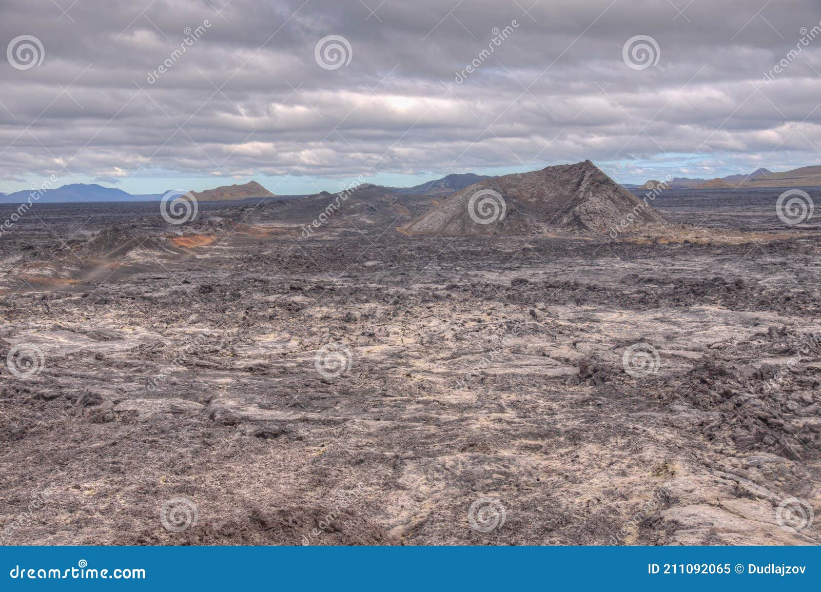 Fumarolas Y Piscinas De Barro En Hverir Islandia Imagen de archivo ...
