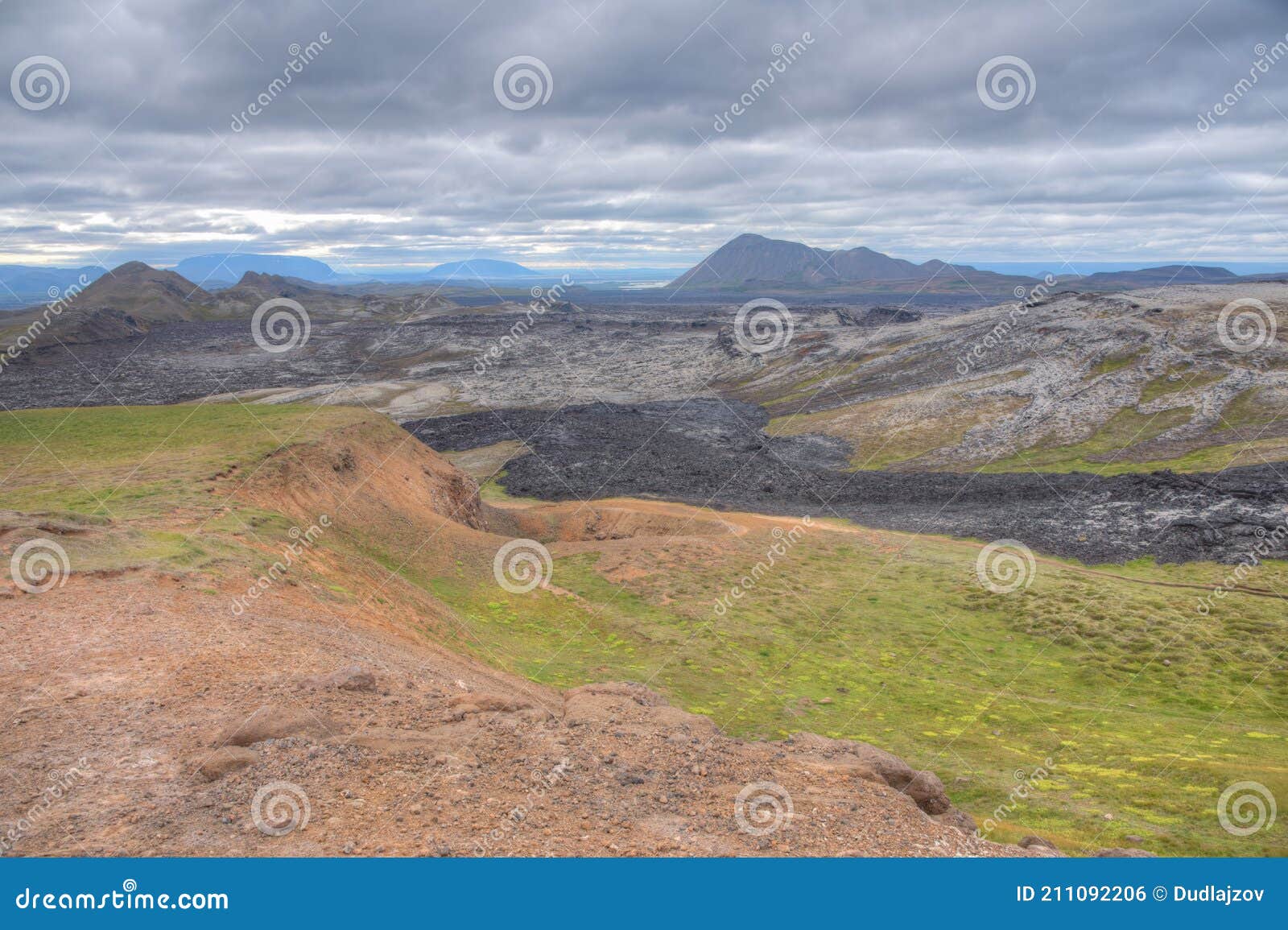Fumarolas Y Piscinas De Barro En Hverir Islandia Foto de archivo ...