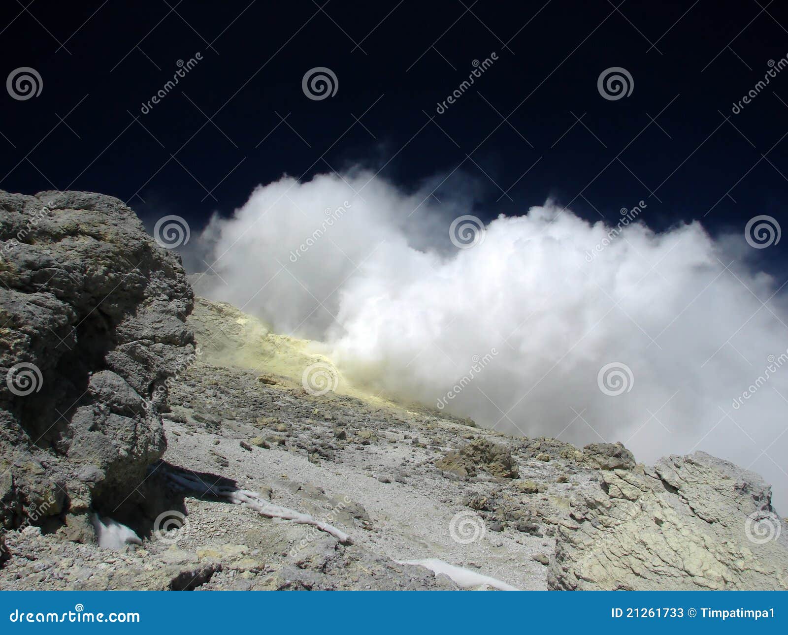 Fumerolle Sous Le Dessus Du Volcan Demavend Image stock - Image du ...