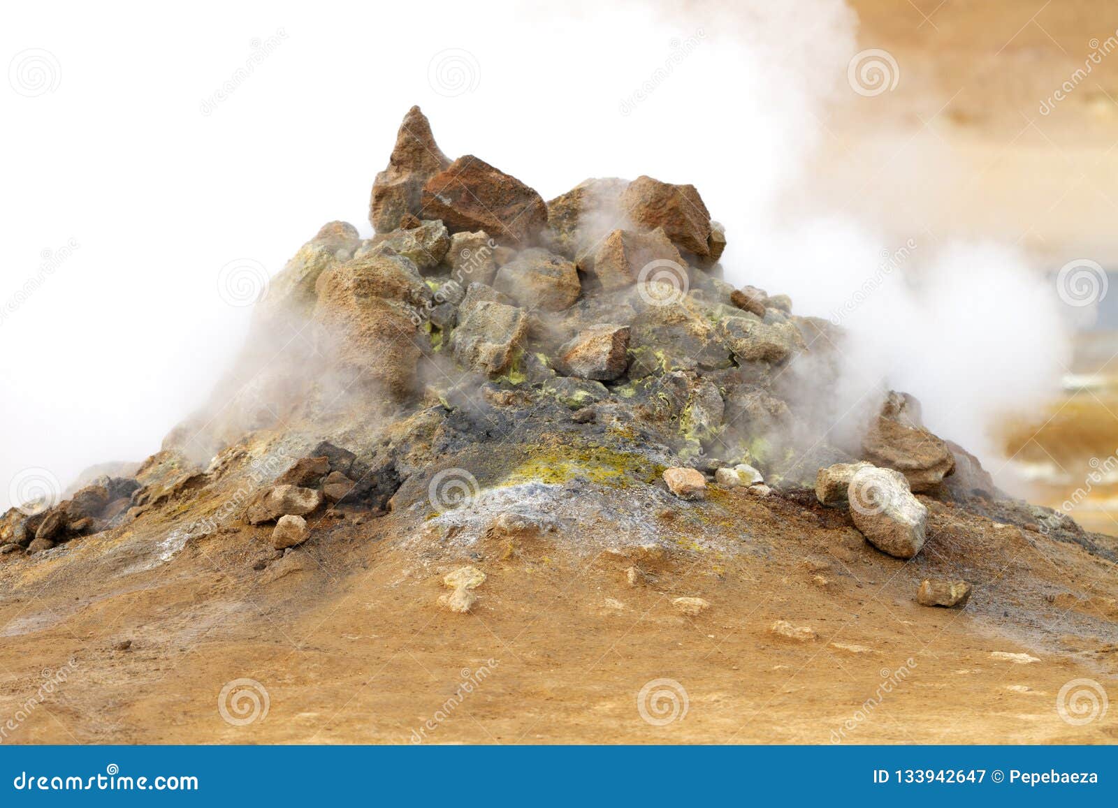 Fumerolle Volcanique En Islande Image stock - Image of roche, montagne ...