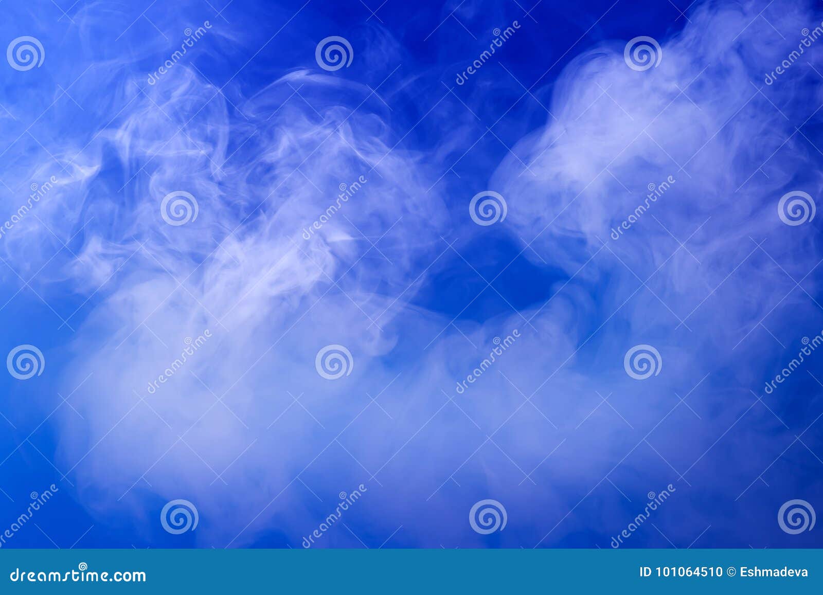 Fumo blu fotografia stock. Immagine di turbinio, flusso - 101064510