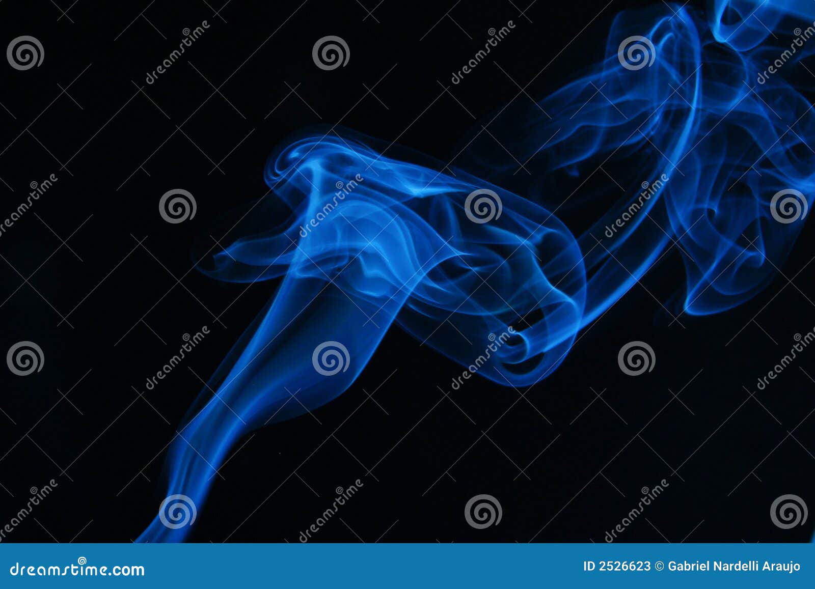 Fumo blu immagine stock. Immagine di colore, benissimo - 2526623