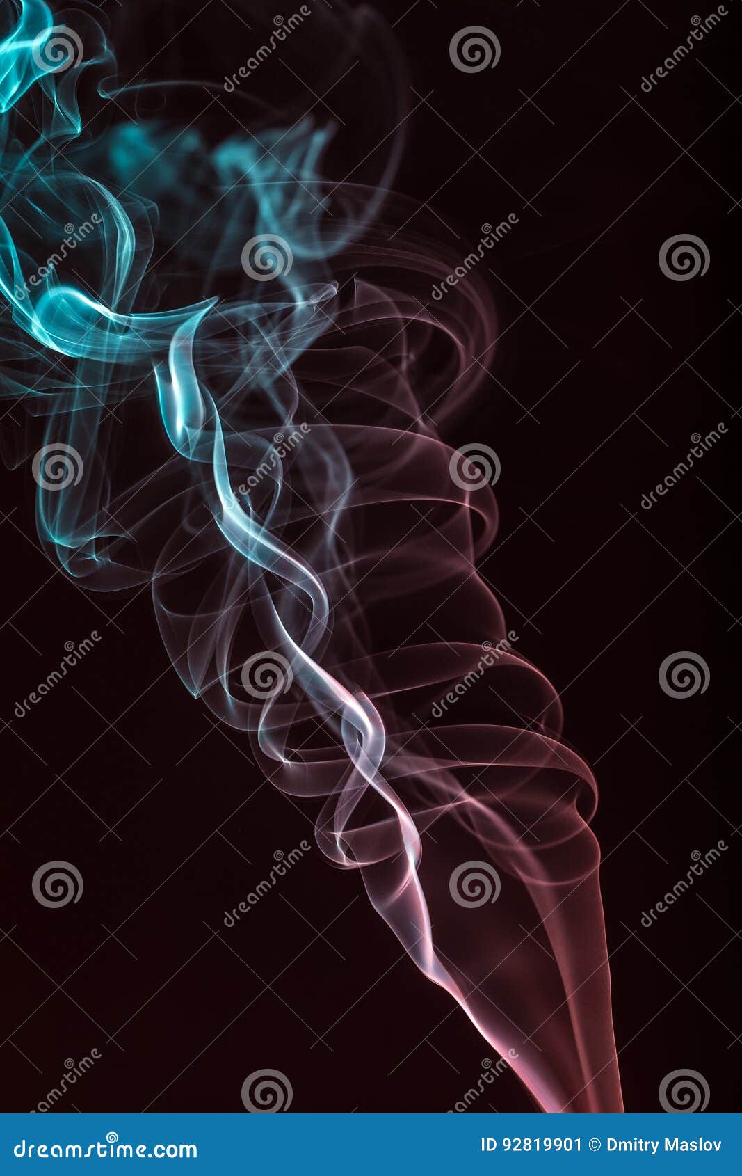 Fumo Colorato Su Un Fondo Nero Immagine Stock - Immagine di liscio ...