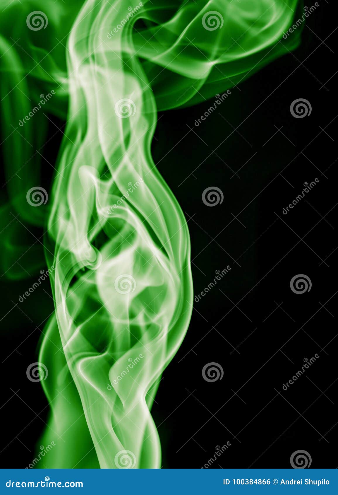 Fumo verde no fundo preto foto de stock. Imagem de liso - 100384866