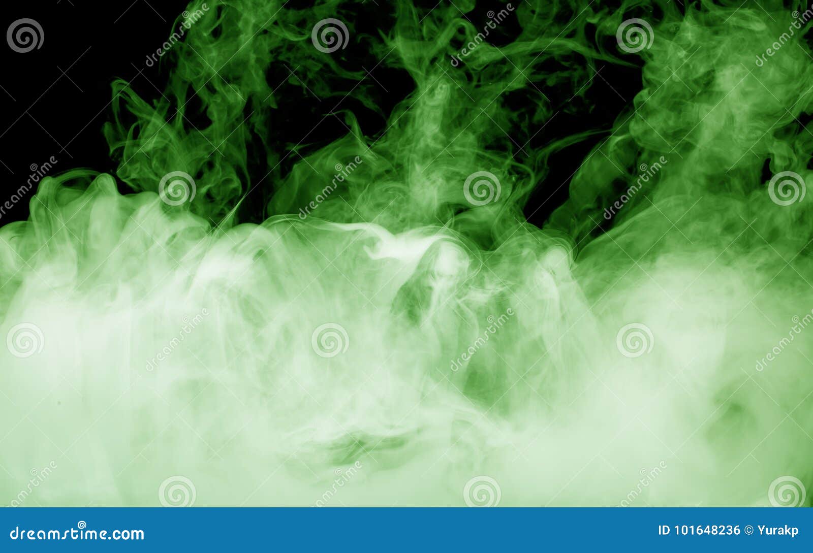 Fumo verde no fundo preto foto de stock. Imagem de forma - 101648236