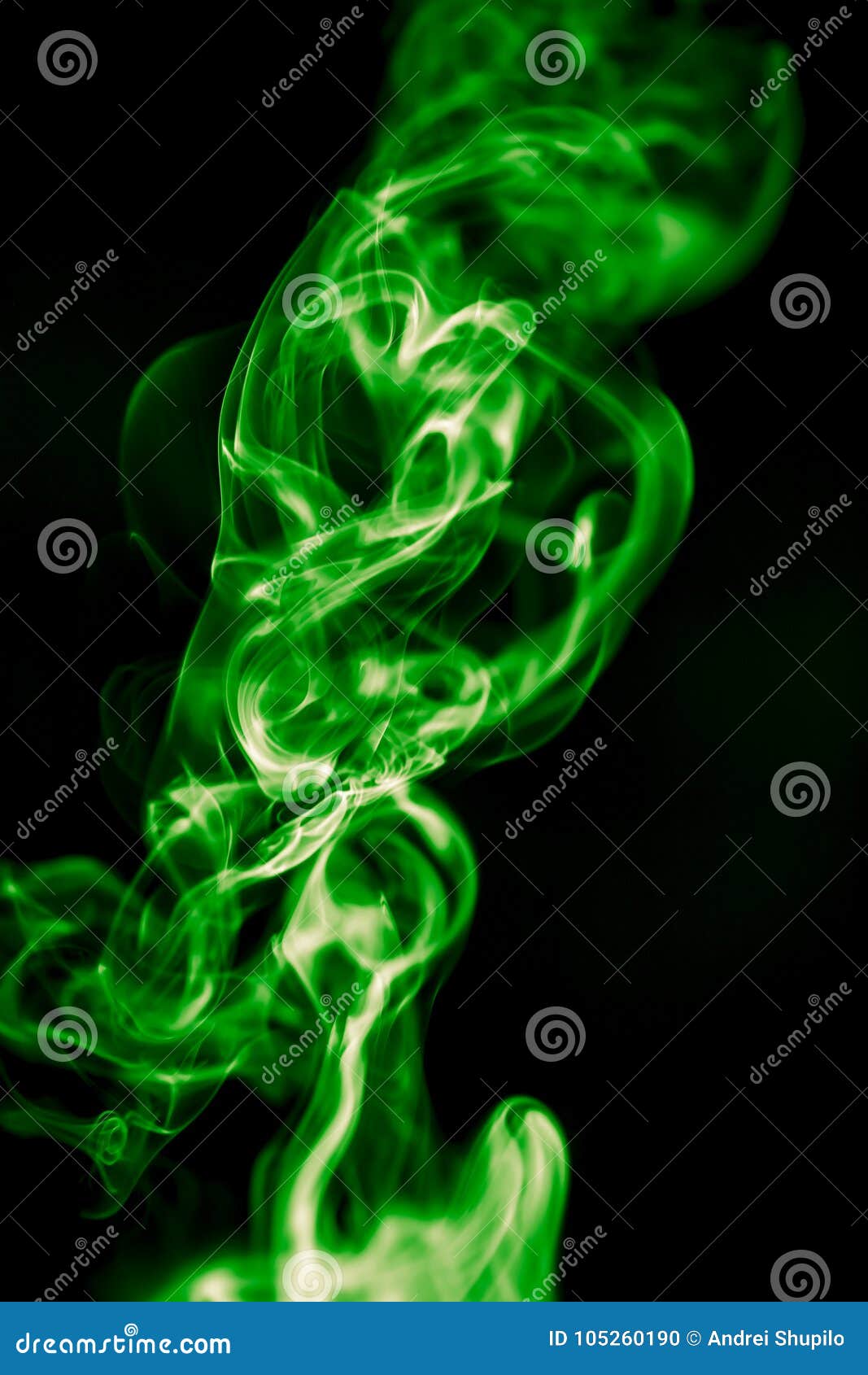 Fumo verde no fundo preto foto de stock. Imagem de virulento - 105260190