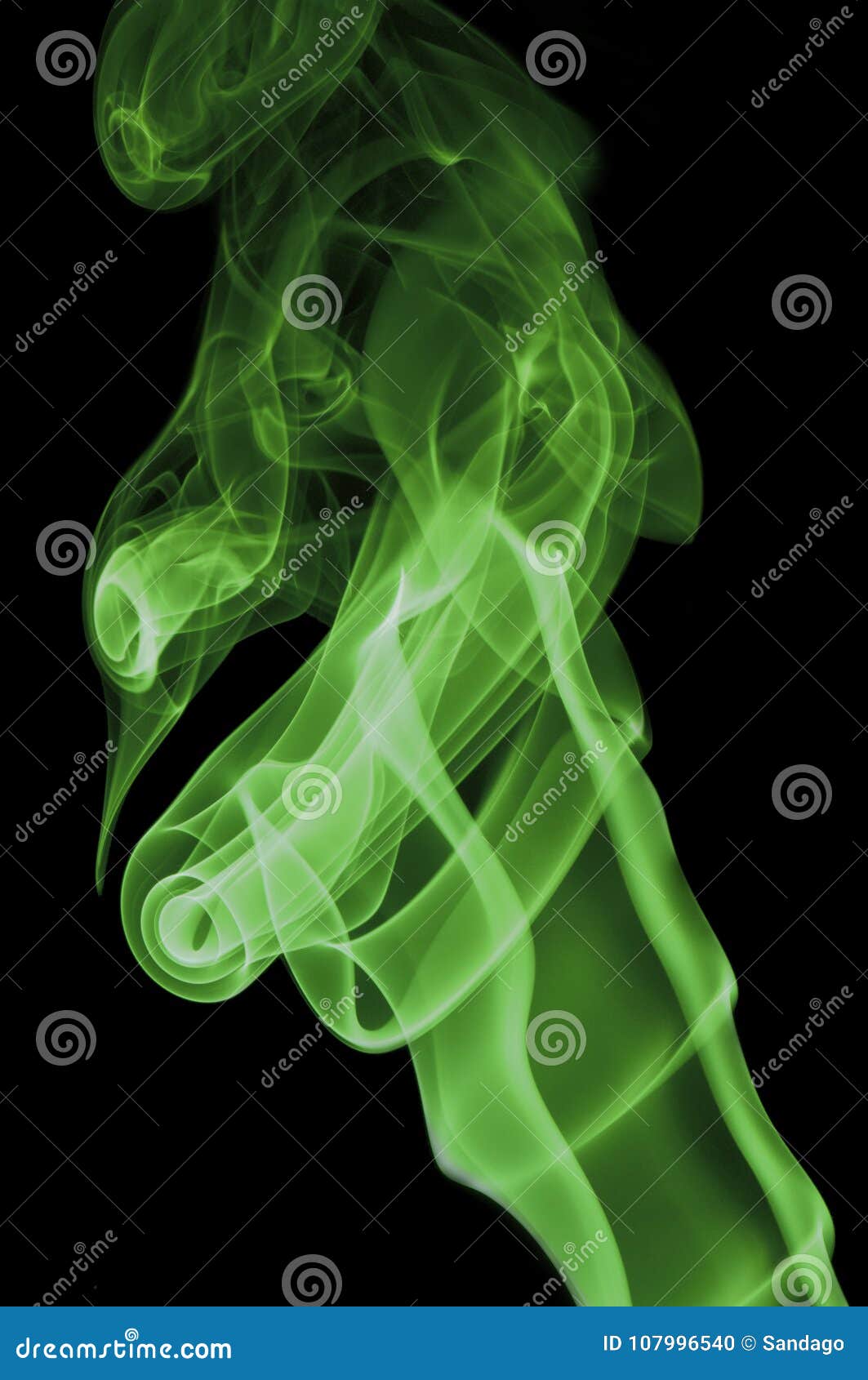 Fumo verde no fundo preto foto de stock. Imagem de branco - 107996540