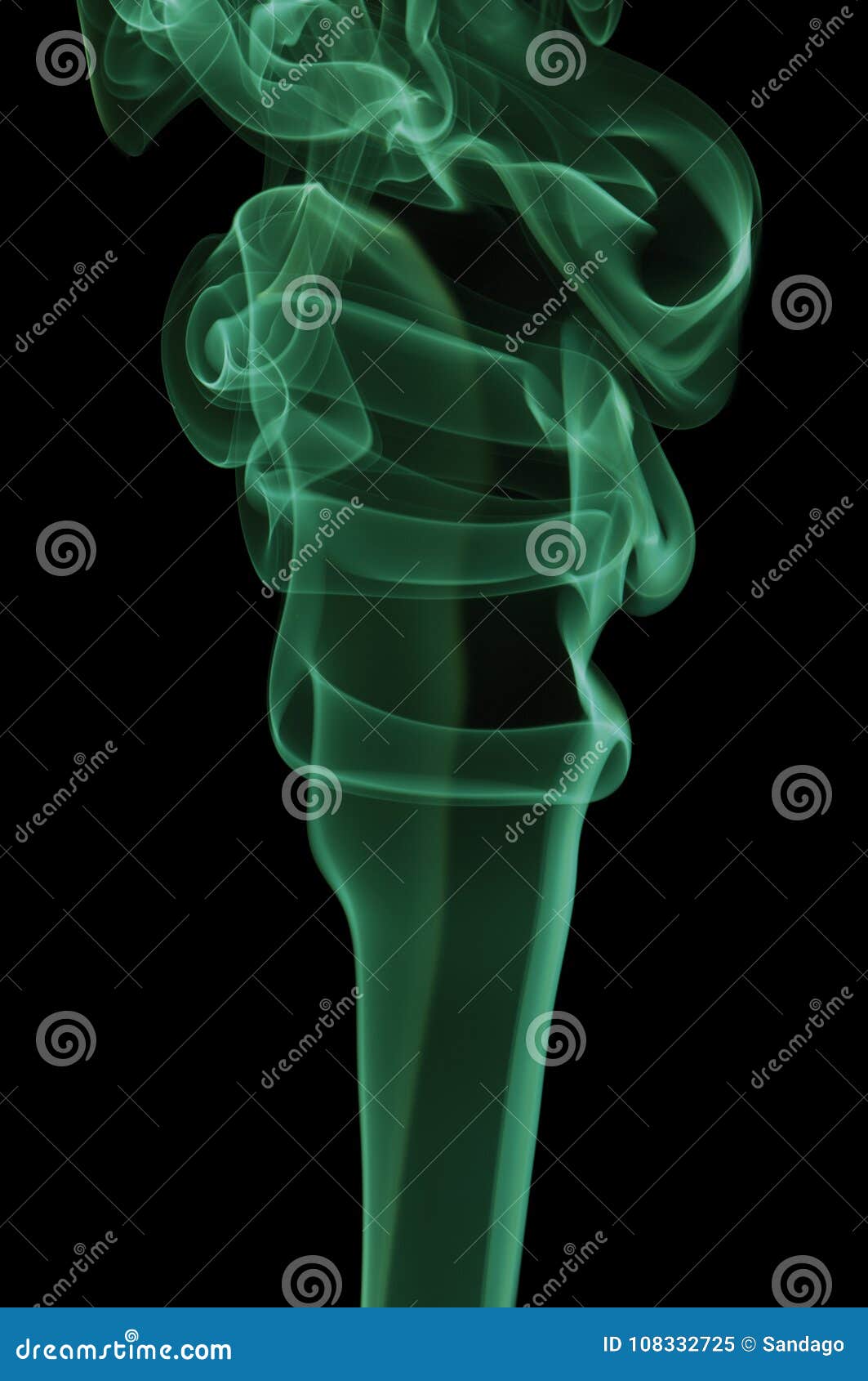 Fumo verde no fundo preto imagem de stock. Imagem de dinâmico - 108332725