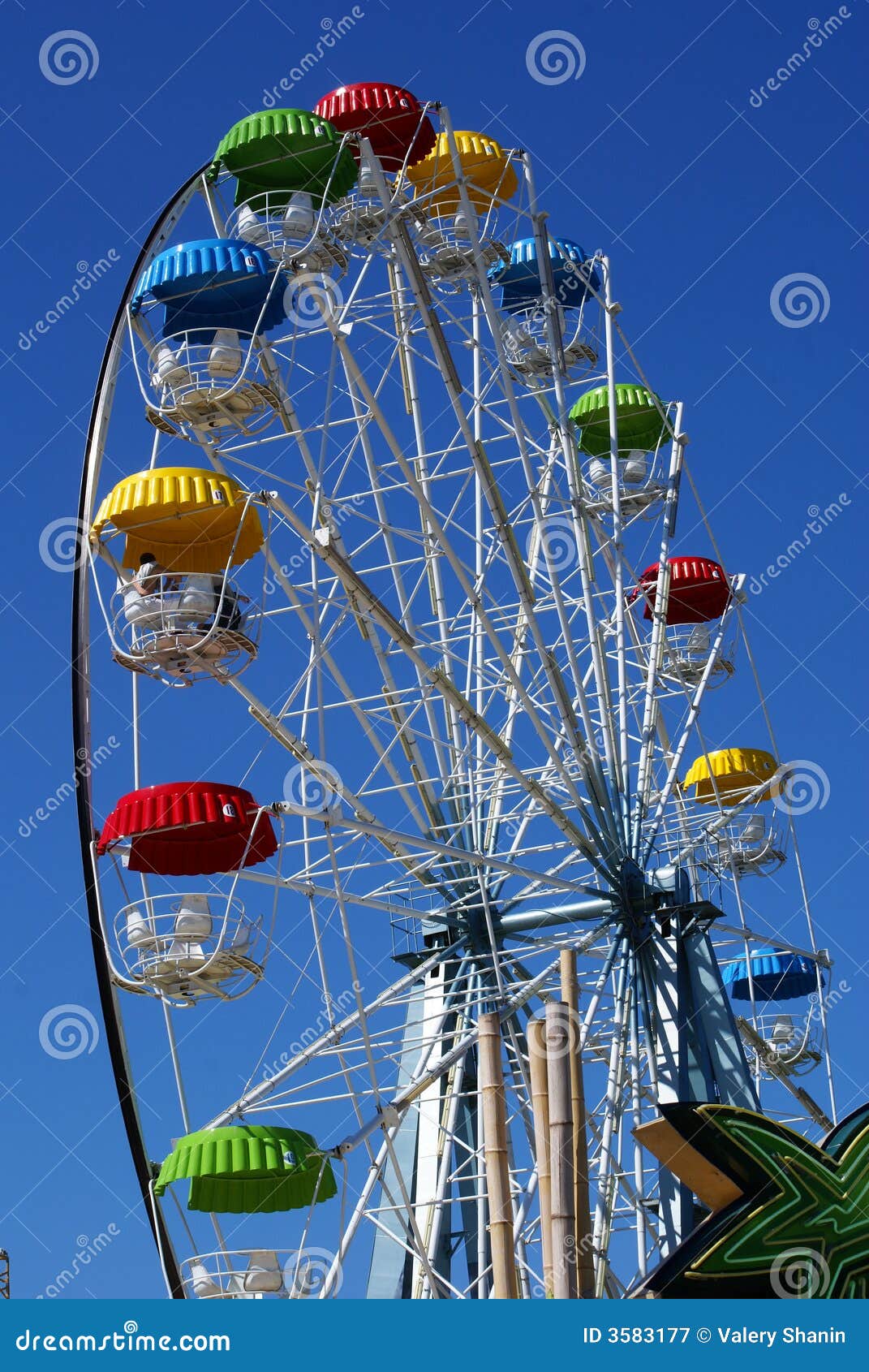 Fun circle stock image. Image of cabins, summer, spinning - 3583177