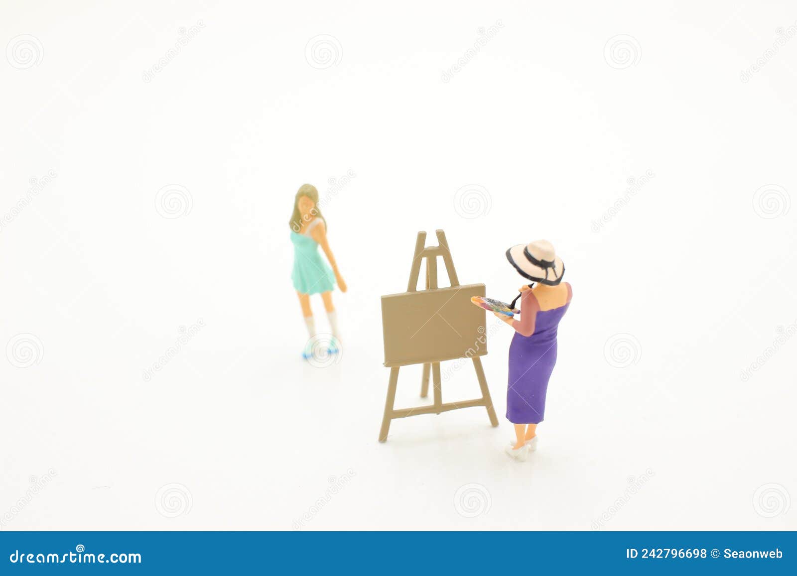 A Fun of Mini Artist Drawing, Female Artist Draws Stock Photo - Image ...