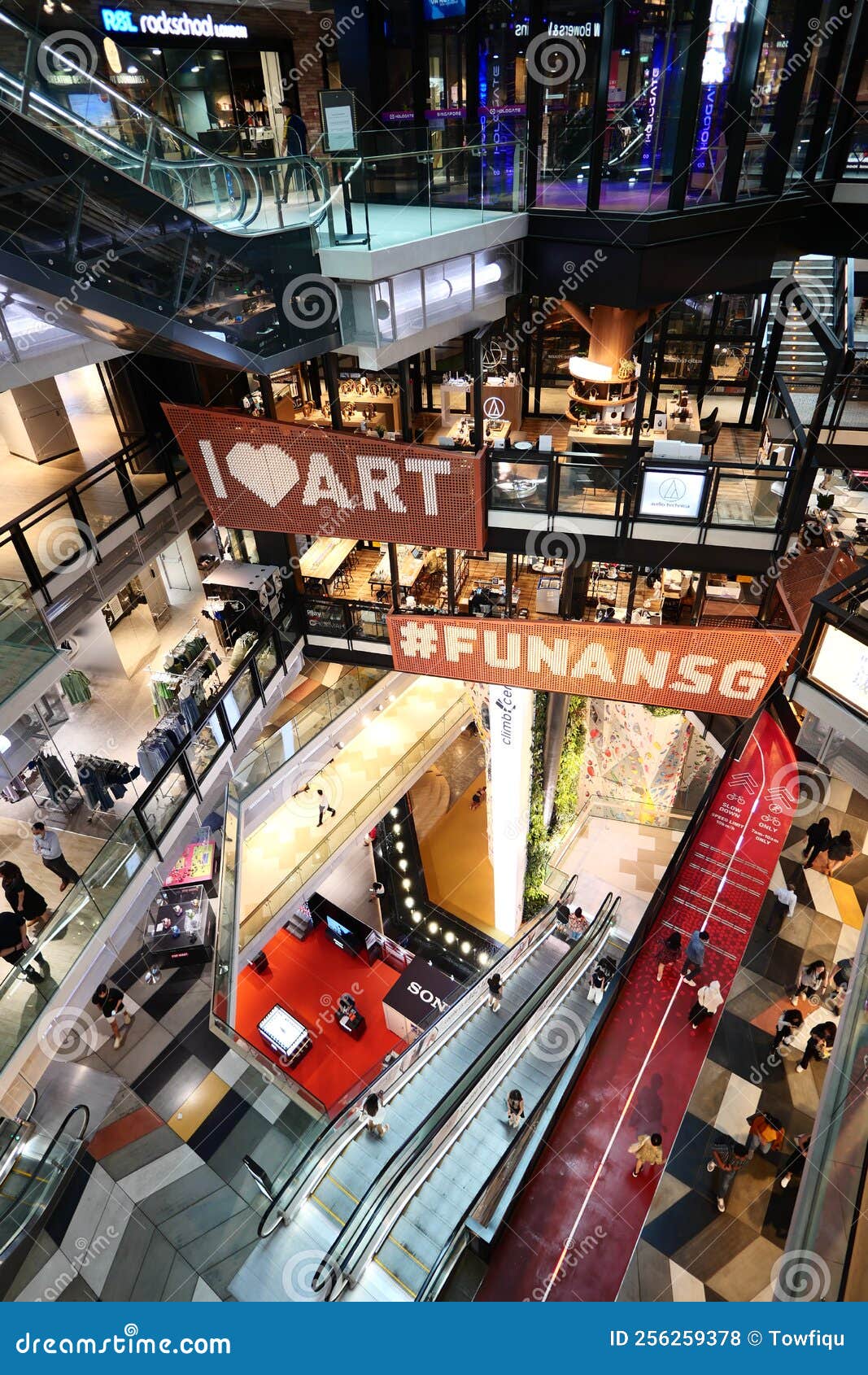 Funan Singapur 2 De Junio De 2022. Las Tiendas De Los Edificios De Los ...