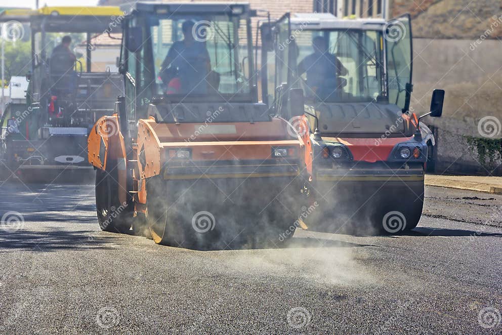 Funcionamento Do Compressor Do Rolo Imagem de Stock - Imagem de ...